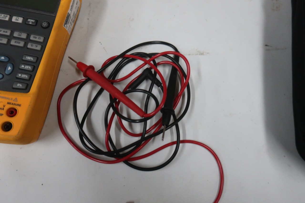 FLUKE 725 MULTIFUNCTION PROCESS CALIBRATOR