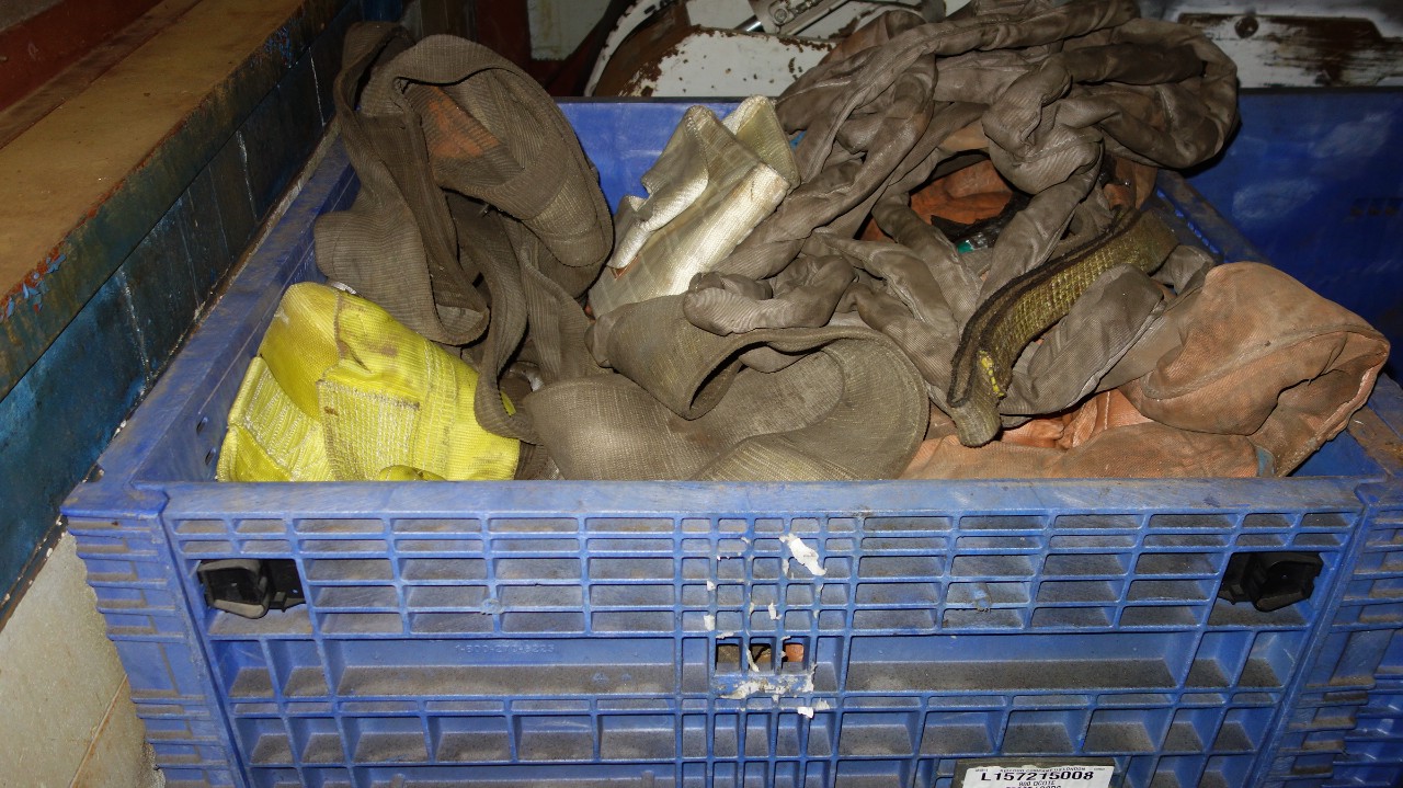 1 GAYLORD OF SAFETY EQUIPMENT, RIGGING SLINGS, OIL ABSORBANT SNAKES