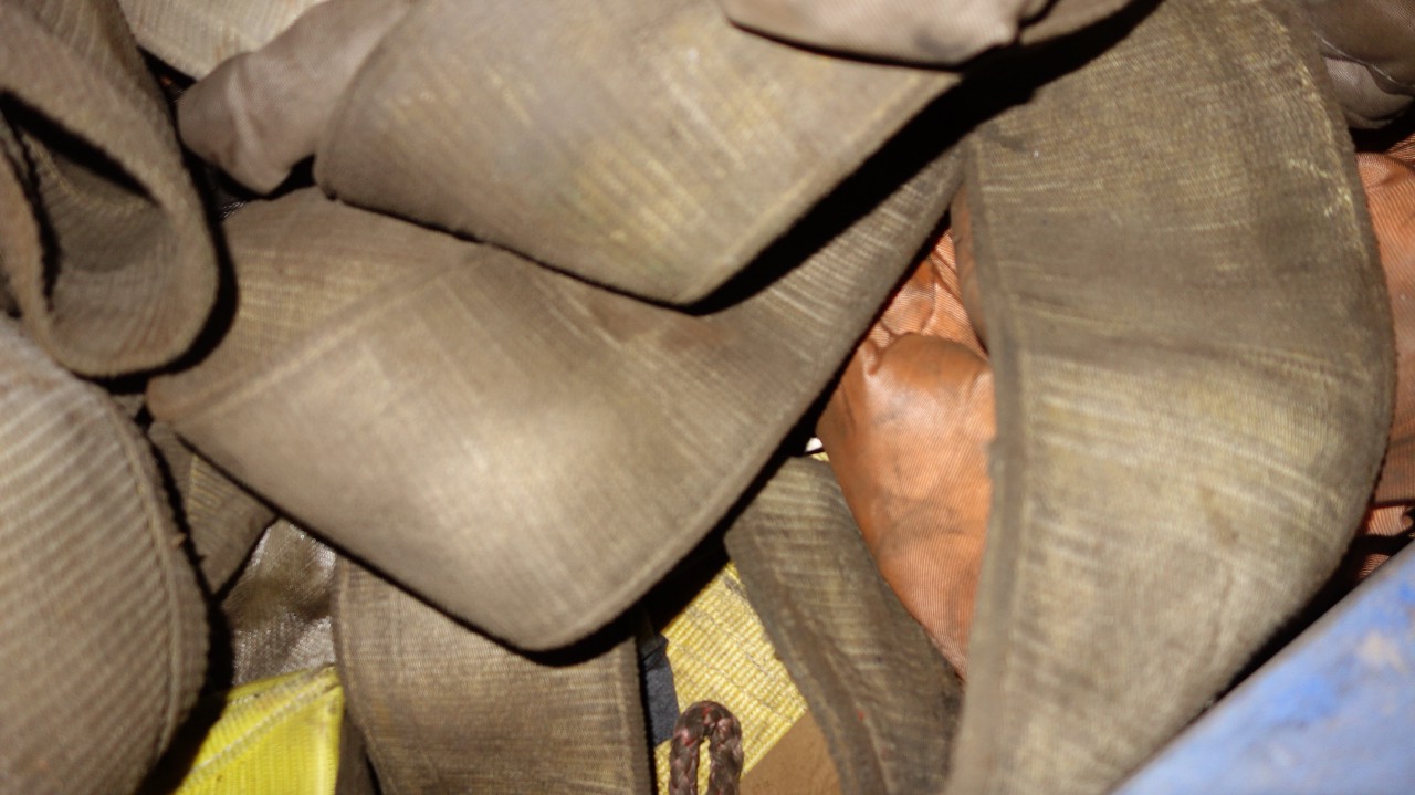 1 GAYLORD OF SAFETY EQUIPMENT, RIGGING SLINGS, OIL ABSORBANT SNAKES