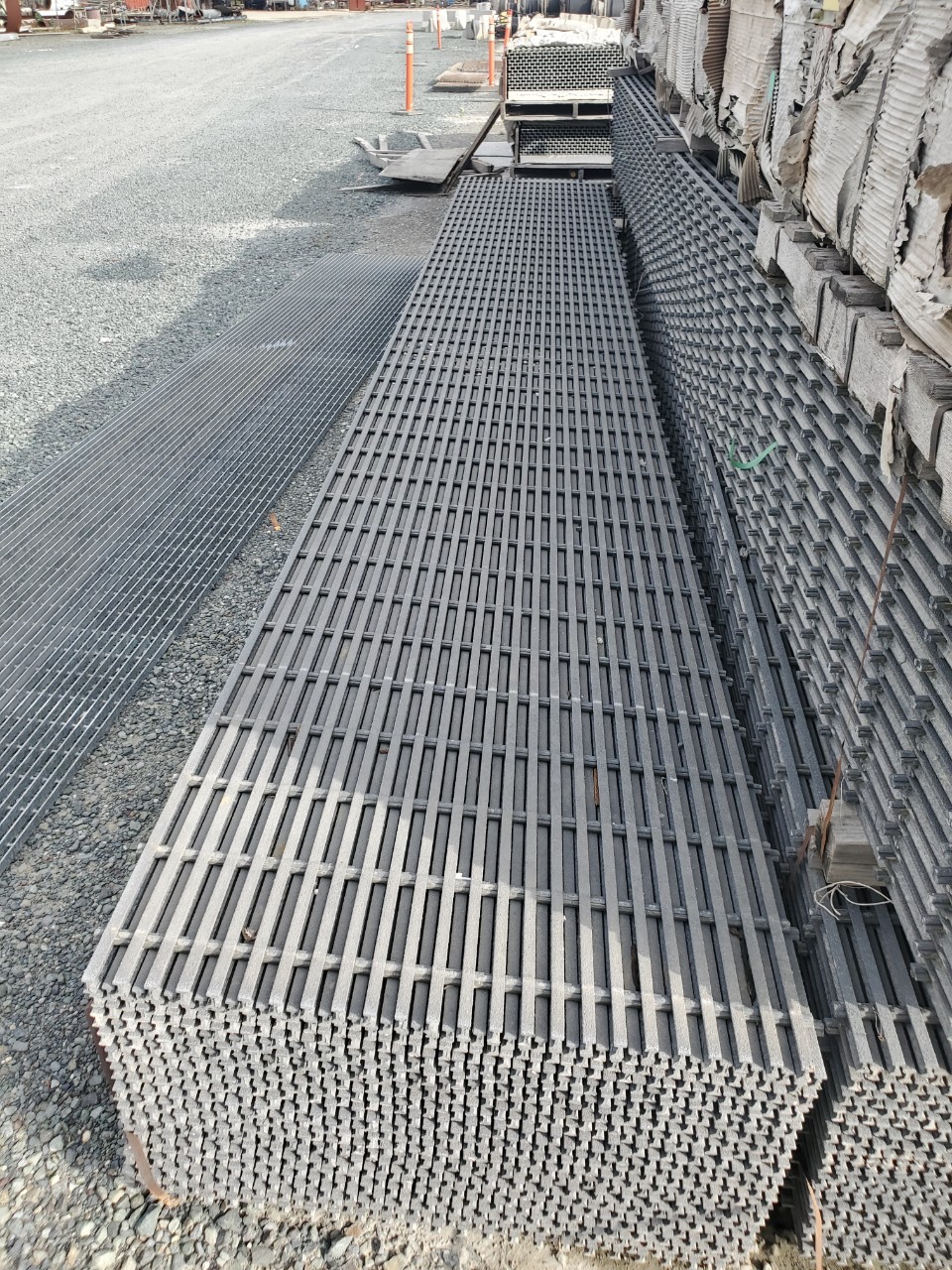 10 BUNDLES OF DURAGRID FIBRERGLASS GRATING 20FT X 3FT (3x 25 GRATING ...