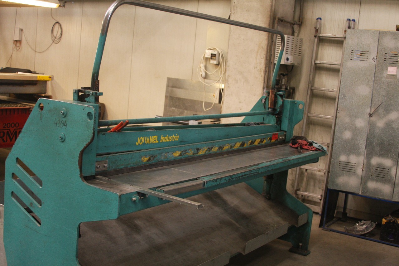 MANUAL GUILOTINE WITH SHEAR WITH HORIZONTAL LEVER CGM For Sale | Aucto