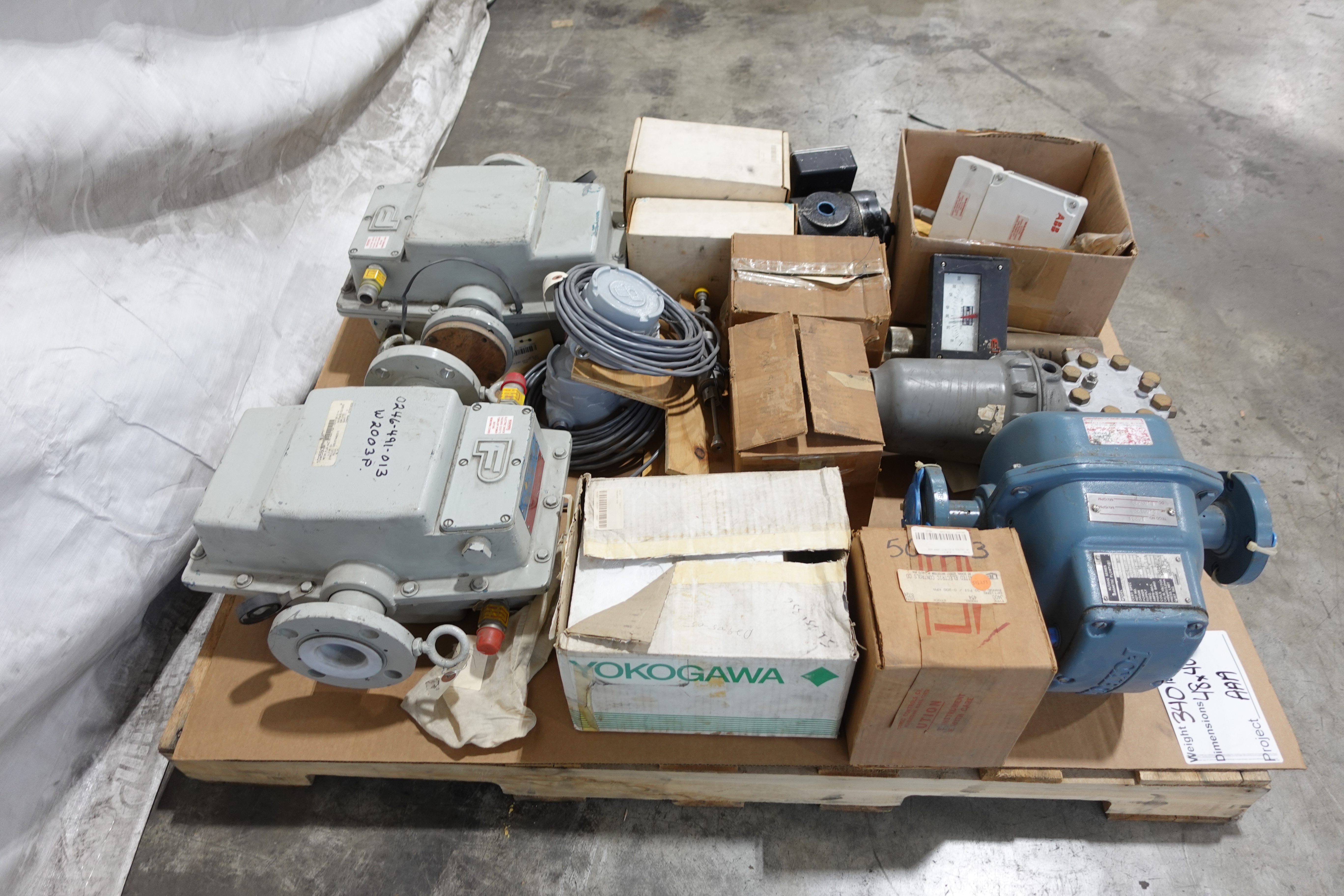 SKU 1728488 - PALLET OF ASSORTED METERS For Sale | Aucto