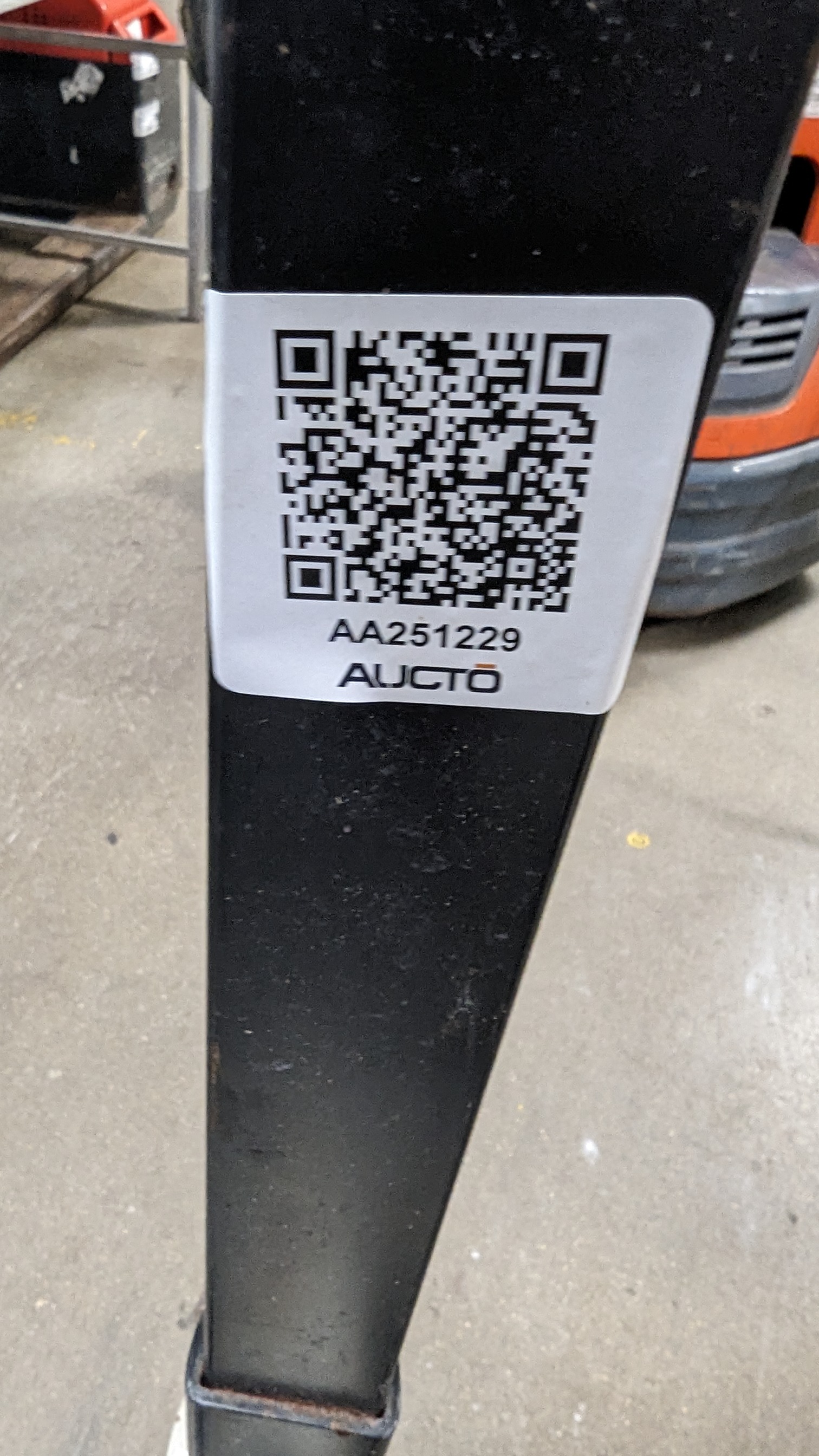Crown PTH50 5000 lb Pallet Jack For Sale | Aucto