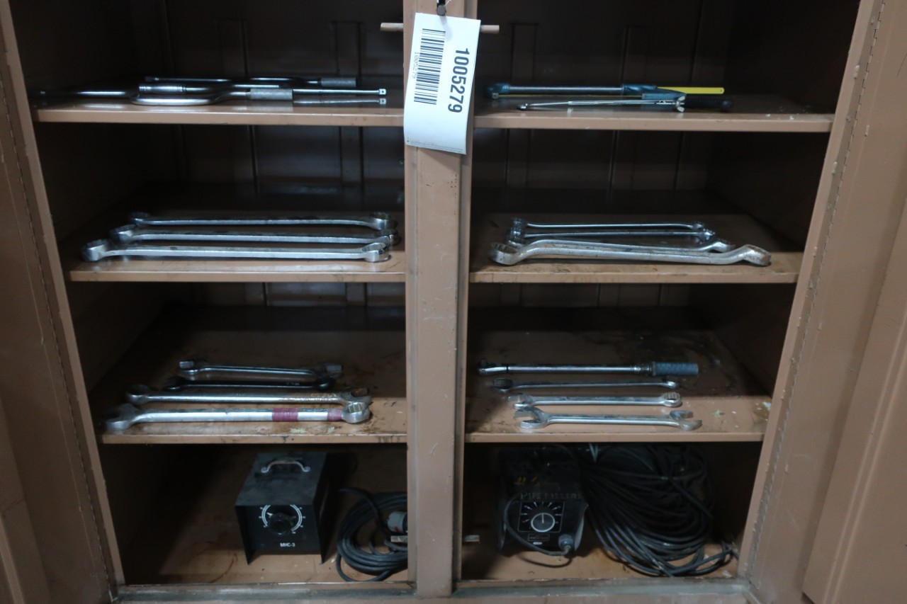 KNAACK DOUBLE SIDED 2 DOOR LOCKING TOOL CABINET AND ASSORTED HAND TOOLS