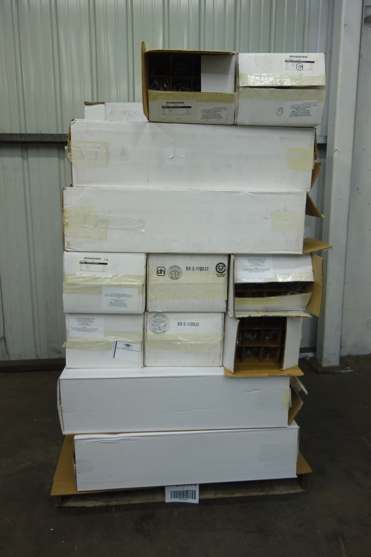 PALLET OF DCS CONTROLS 529G AAV-A CARTRIDGE FILTERS