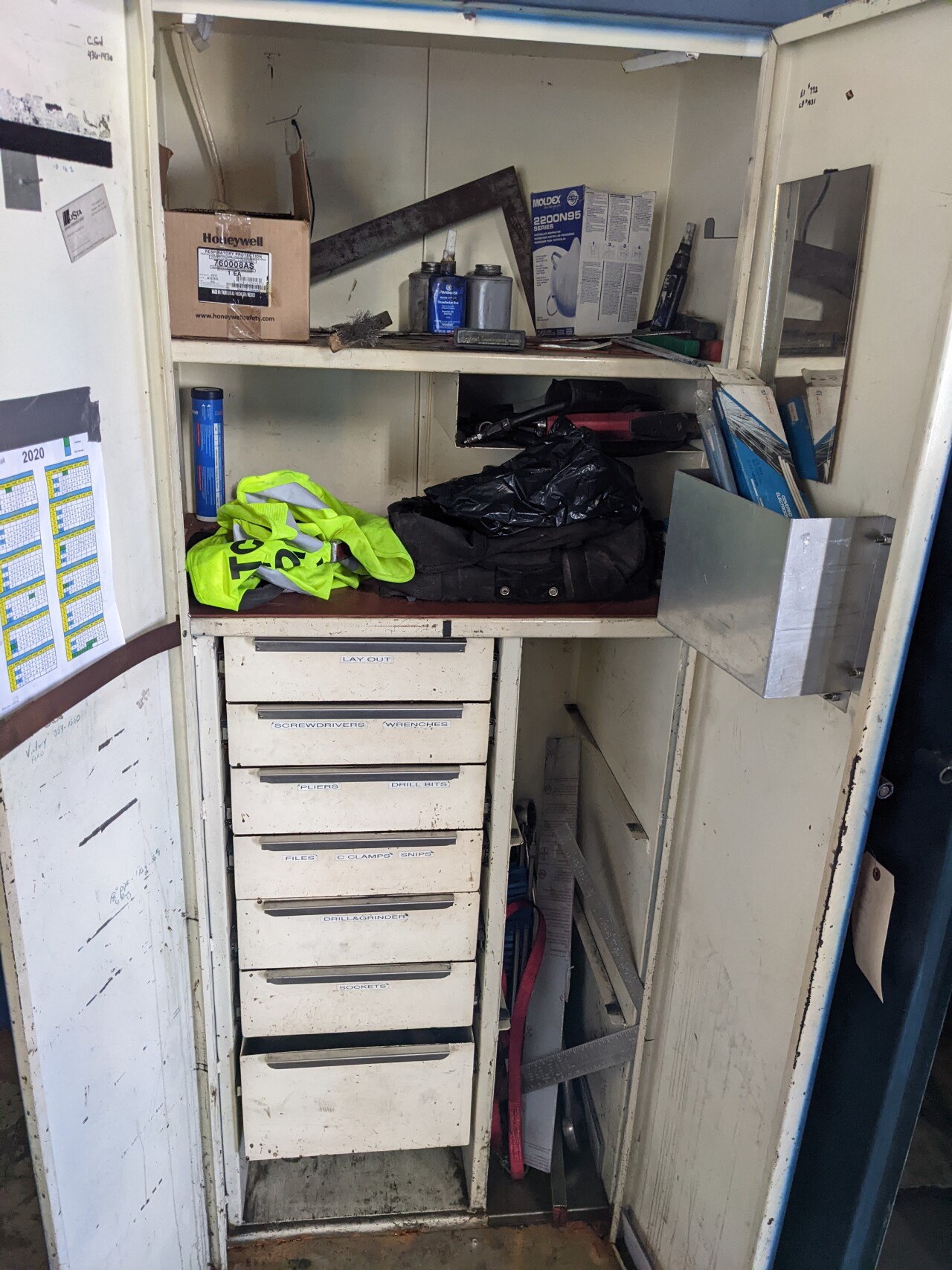 7 DRAWER TOOL CABINET LOCKER WITH CONTENTS, ASSORTED TOOLS, SOCKETS ...