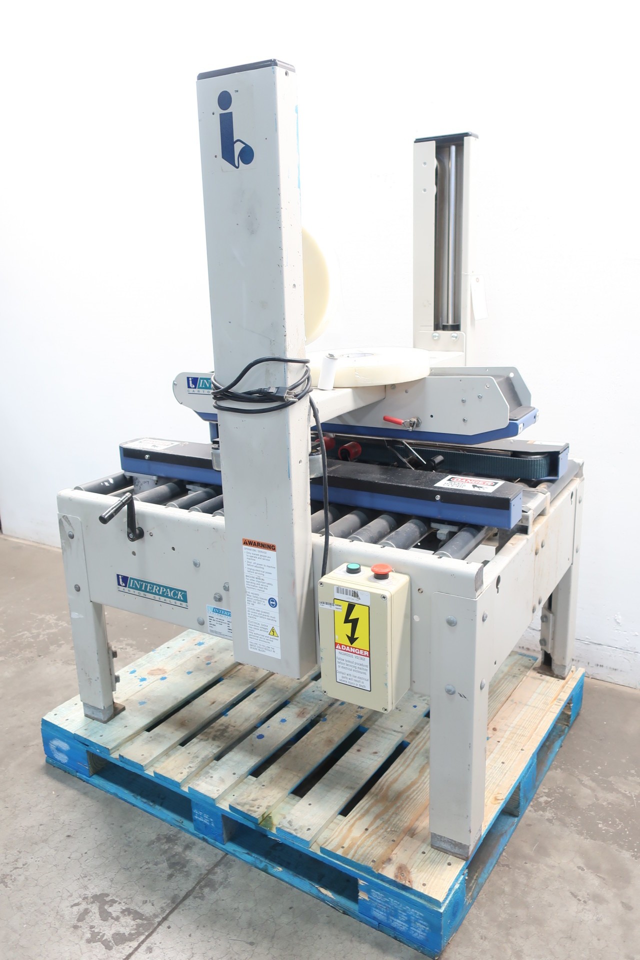 INTERPACK USA 2024-SB UNIFORM SEMI-AUTOMATIC CASE SEALER 115V-AC