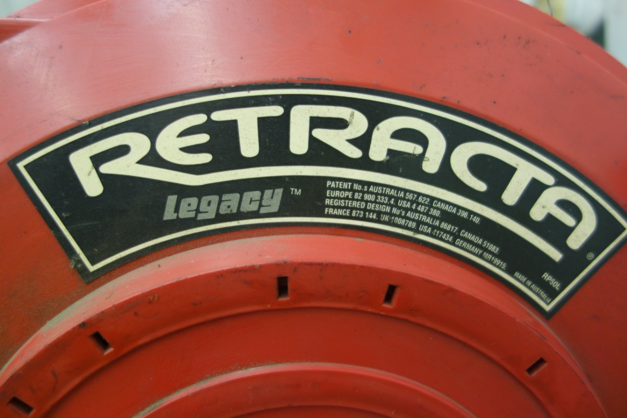 RETRACTA RETRACTABLE HOSE REEL