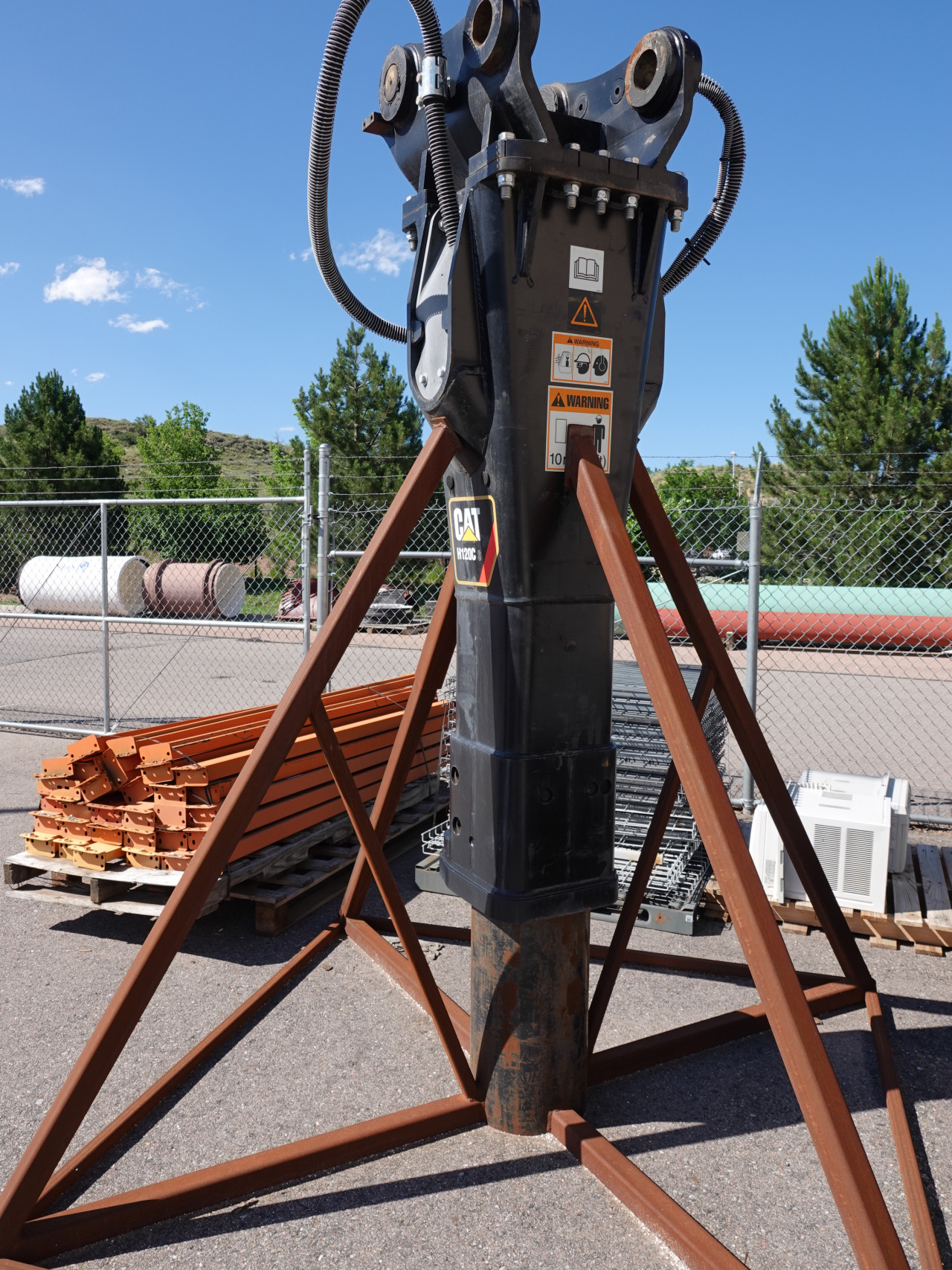 Caterpillar H120Cs Hydraulic Hammer w/Stand (Never Used) For Sale | Aucto