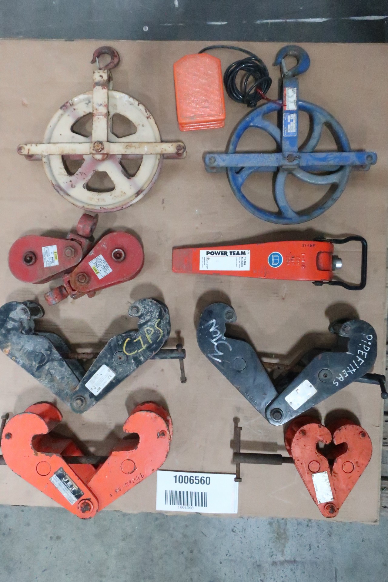 PALLET OF ASSORTED HOISTING PARTS AND BEAM CLAMPS