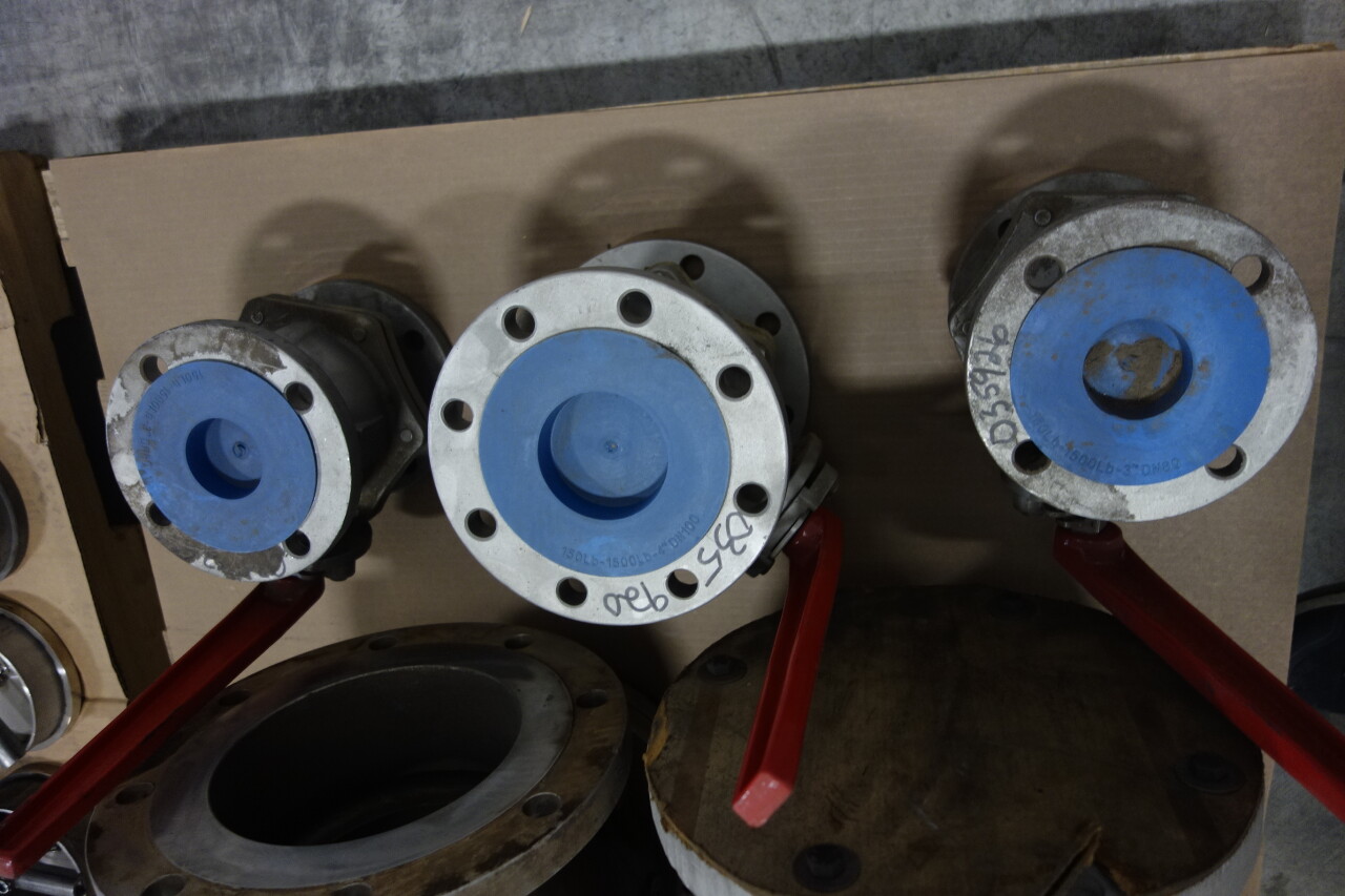 4 PALLETS OF ASSORTED VALVES AND ACCESSORIES