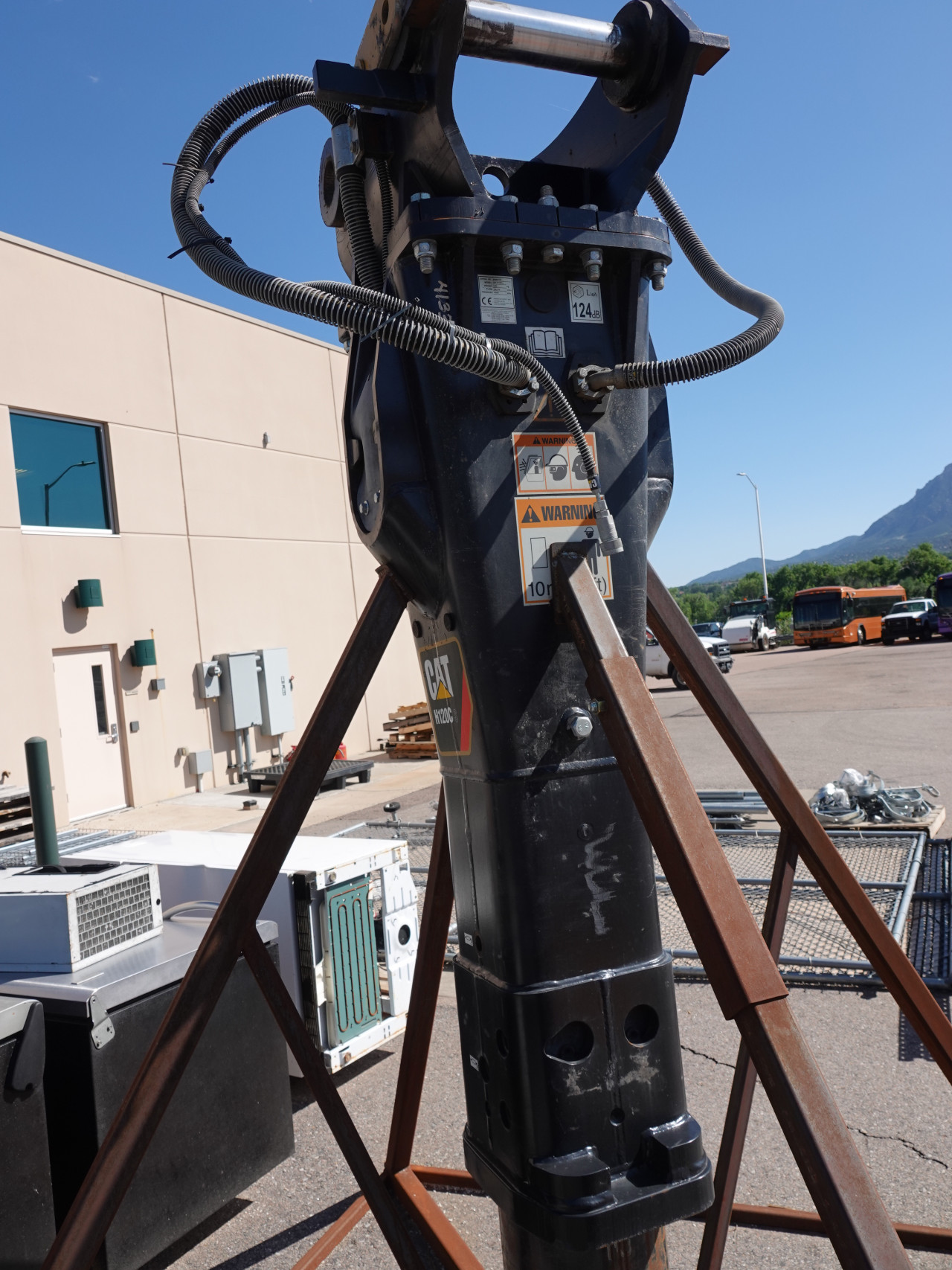 Caterpillar H120Cs Hydraulic Hammer w/Stand (Never Used) For Sale | Aucto