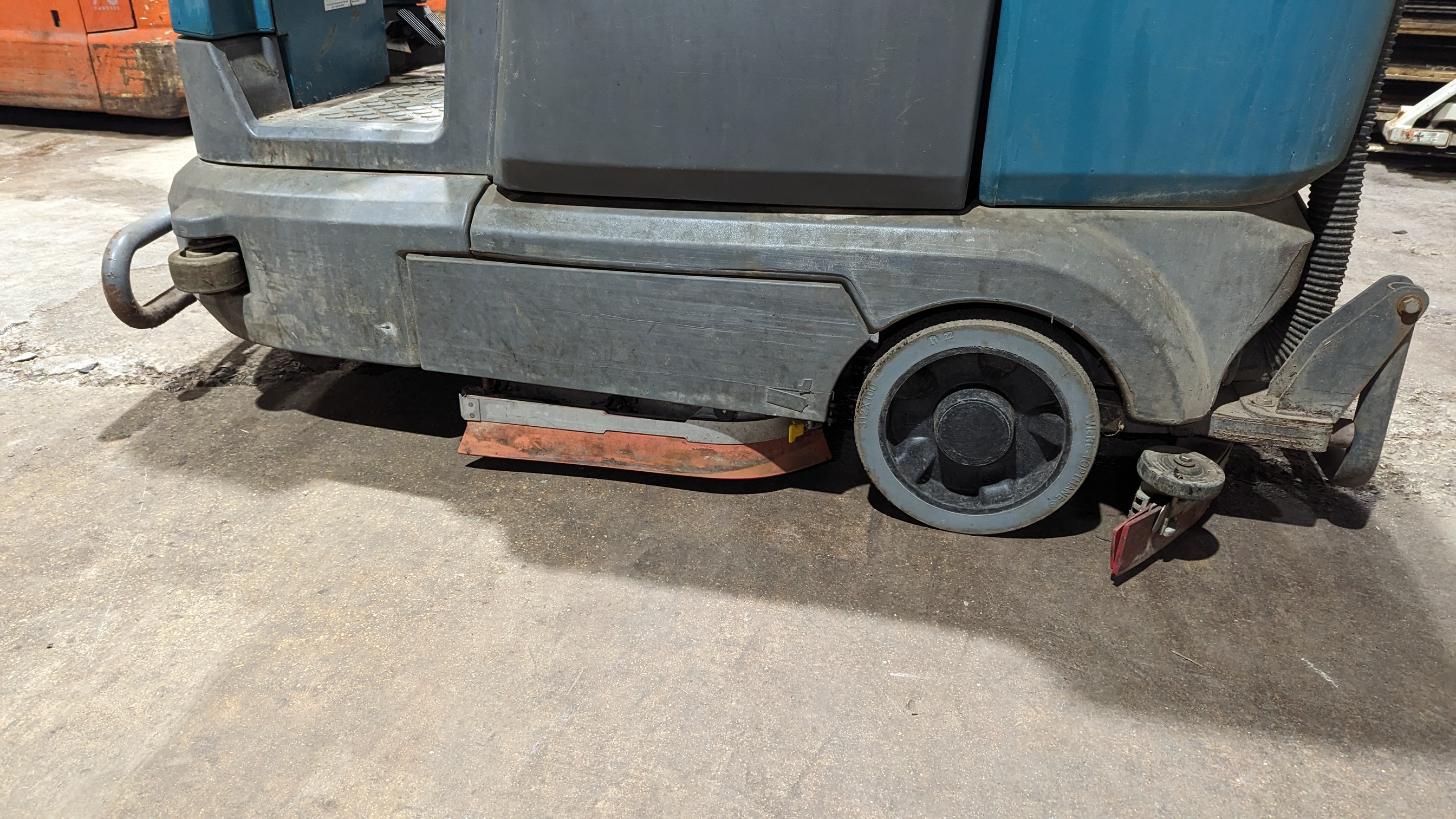 TENNANT T12 ELECTRIC FLOOR CLEANER For Sale | Aucto