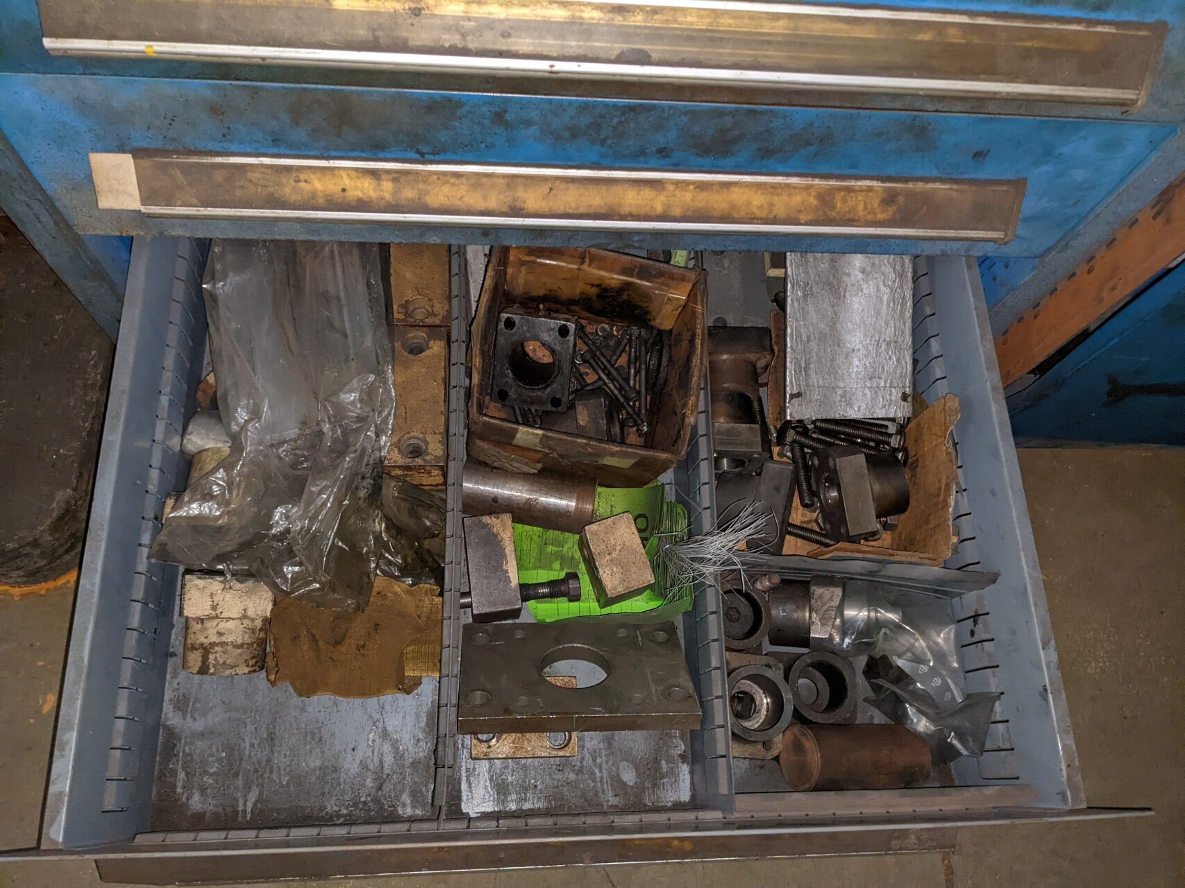 5 DRAWER STANLEY VIDMAR TOOL CABINET W/ 5 DRAWER TOPPER AND CONTENTS ...