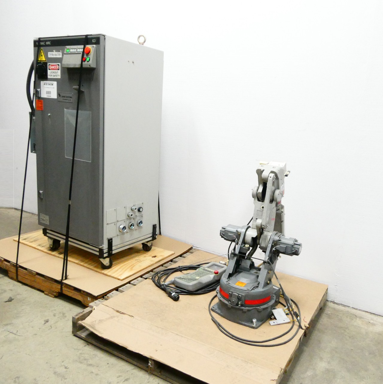 YASKAWA YR-K3-C000 ENCM-RM6022 YASNAC MRC MOTOMAN ROBOT AND CONTROLLER ...