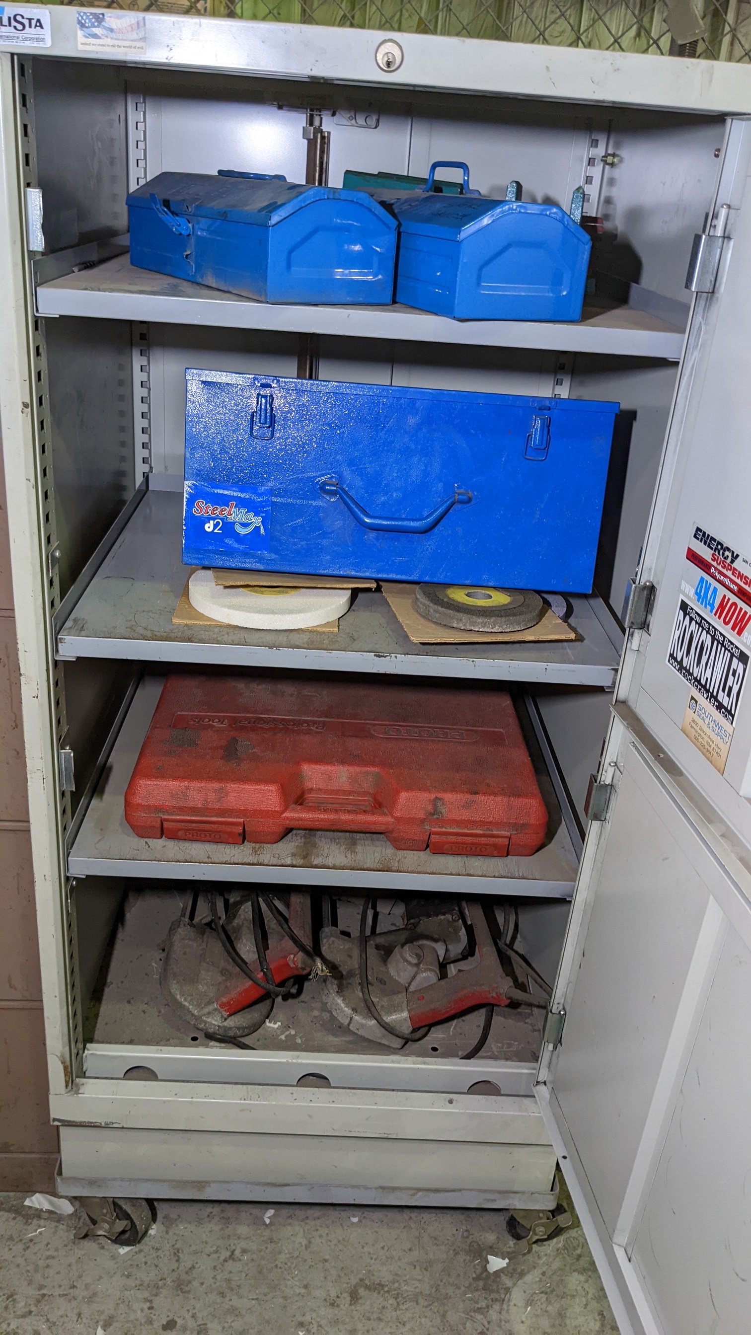 LISTA TOOL BOX WITH CONTENTS