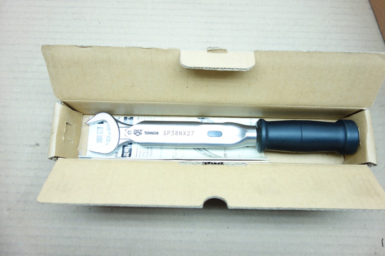 LOT OF ASSORTED TOHNICHI TORQUE WRENCHES