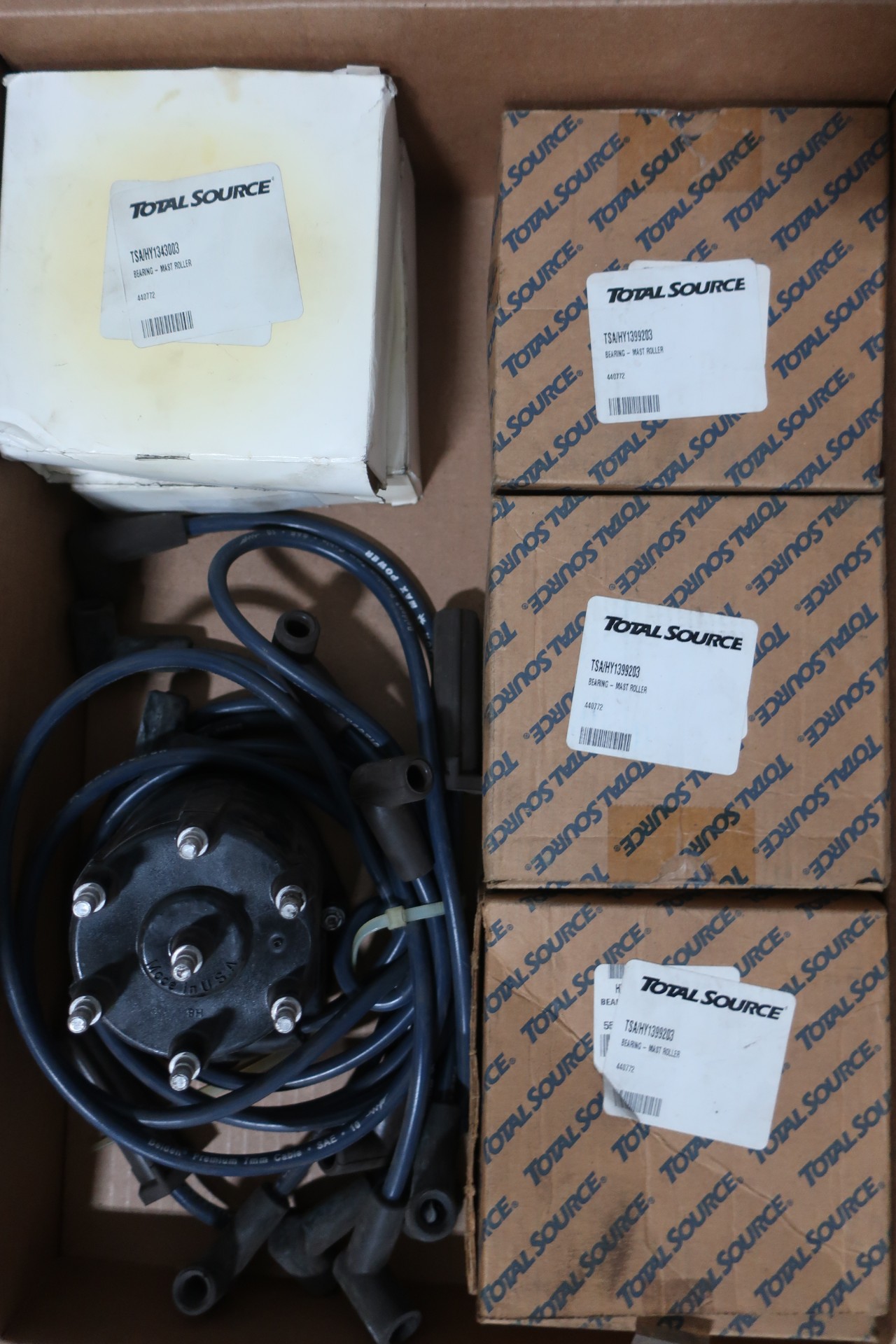 LOT OF ASSORTED FORKLIFT PARTS AND ACCESSORIES For Sale | Aucto