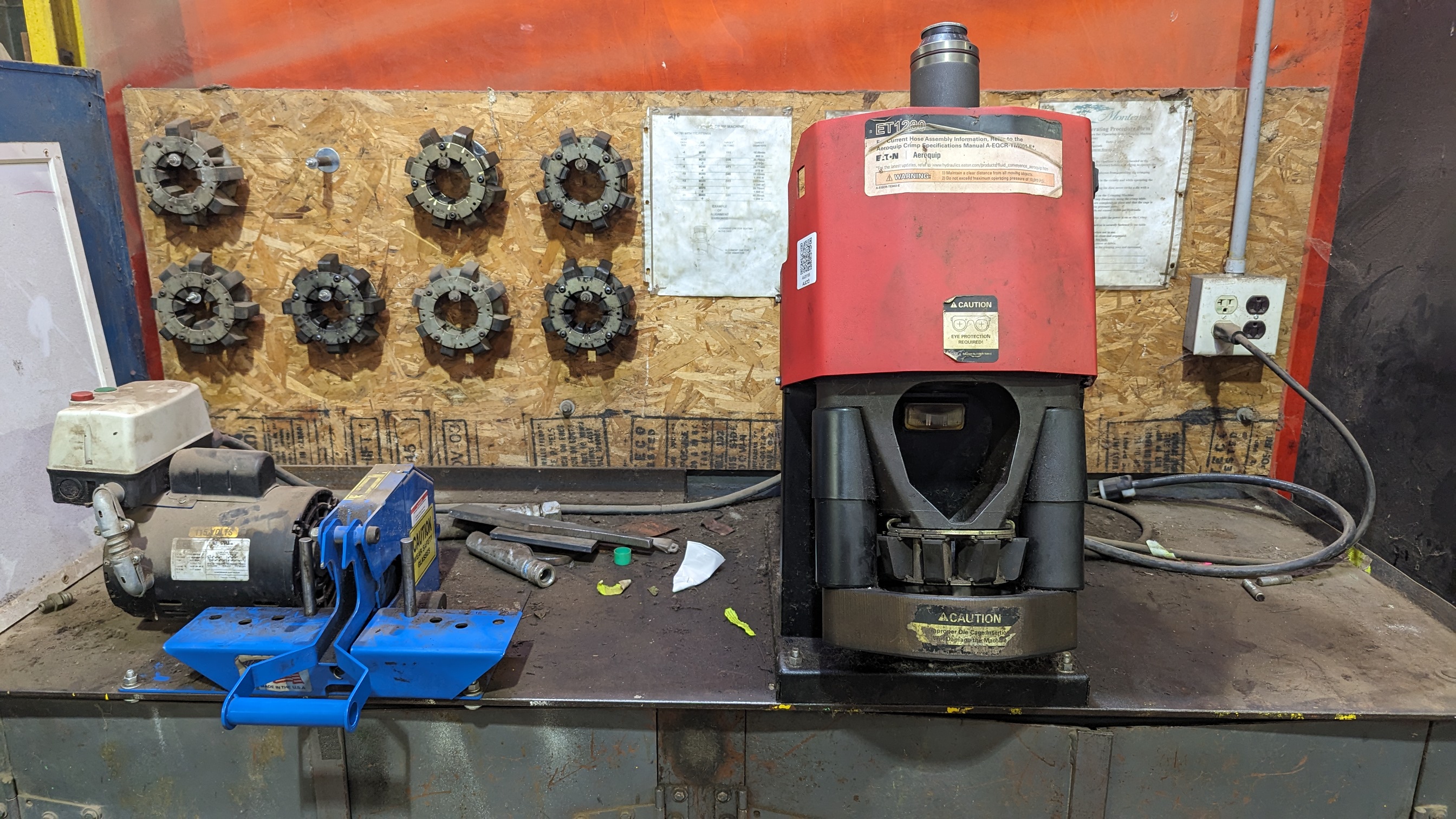 EATON ET1280 HOSE CRIMPER WITH HOSE CUTTER