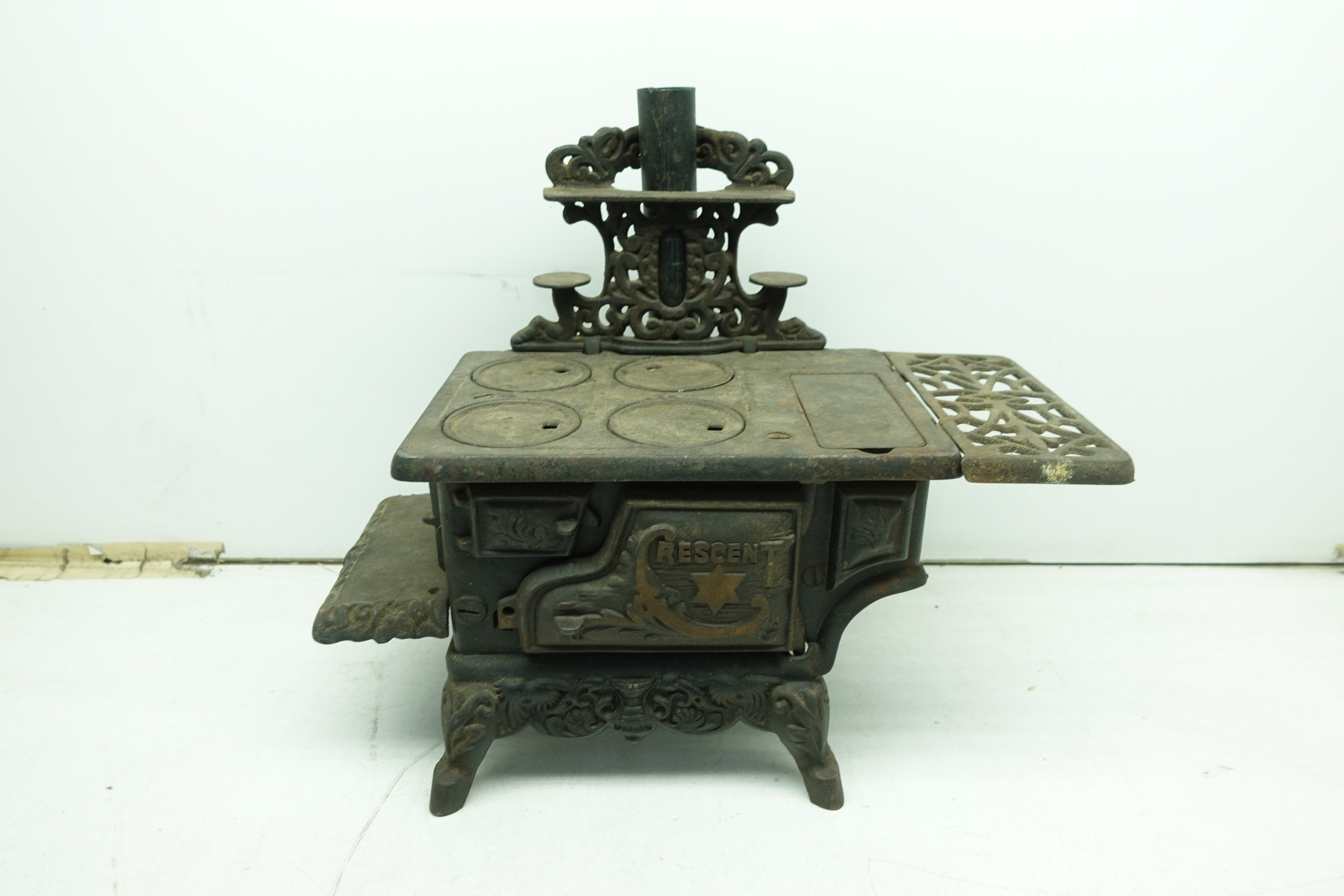 MINIATURE CRESCENT CAST IRON STOVE For Sale | Aucto