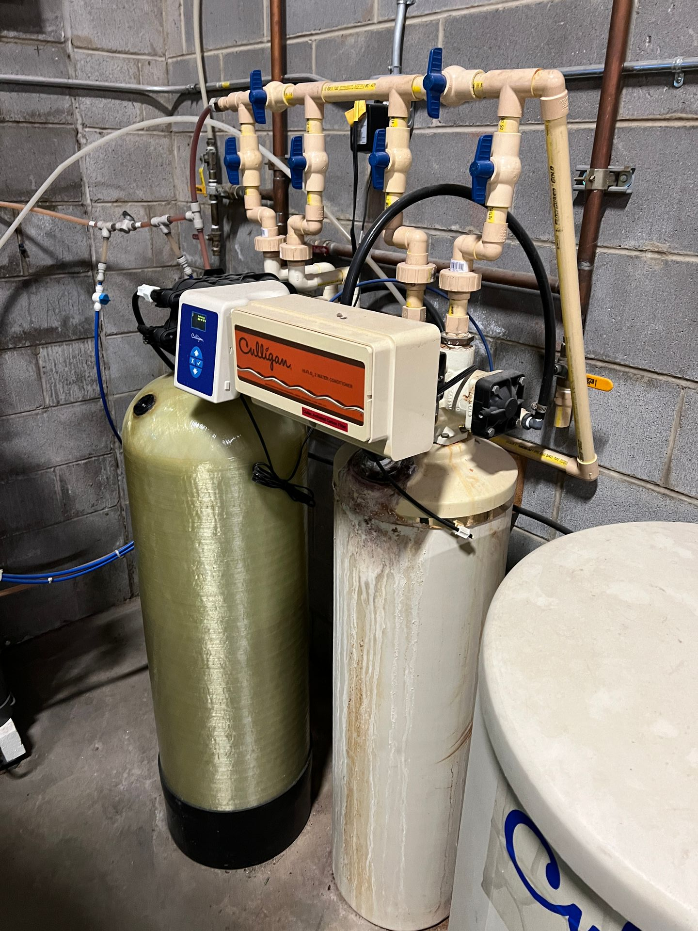 CULLIGAN HI-FLO 2 WATER CONDITIONING SYSTEM For Sale | Aucto