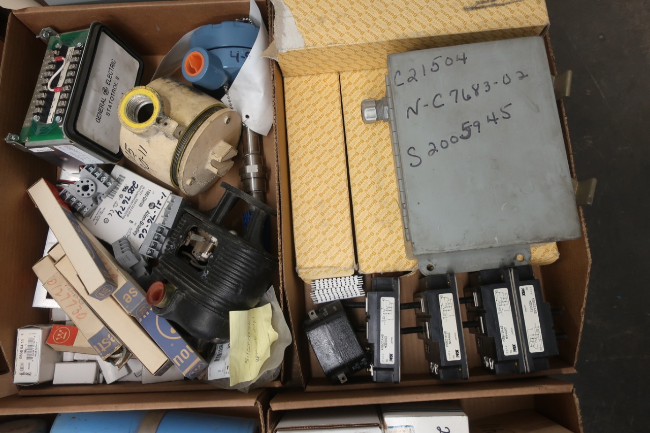 4 PALLETS OF ASSORTED ELECTRICAL COMPONENTS AND HARDWARE For Sale | Aucto