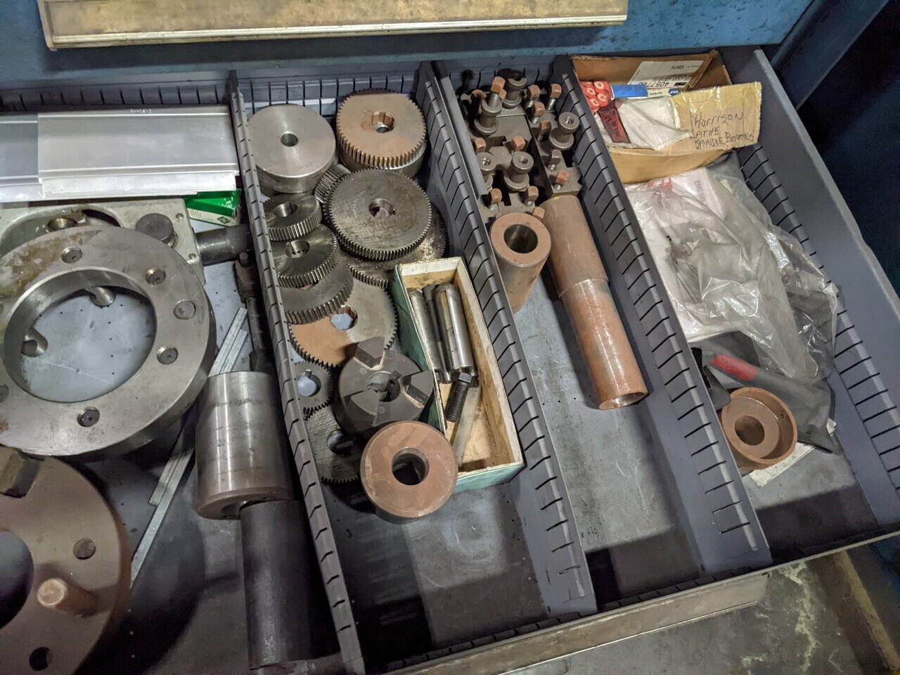 6 DRAWER STANLEY VIDMAR TOOL CABINET WITH CONTENTS, ASSORTED LATHE ...