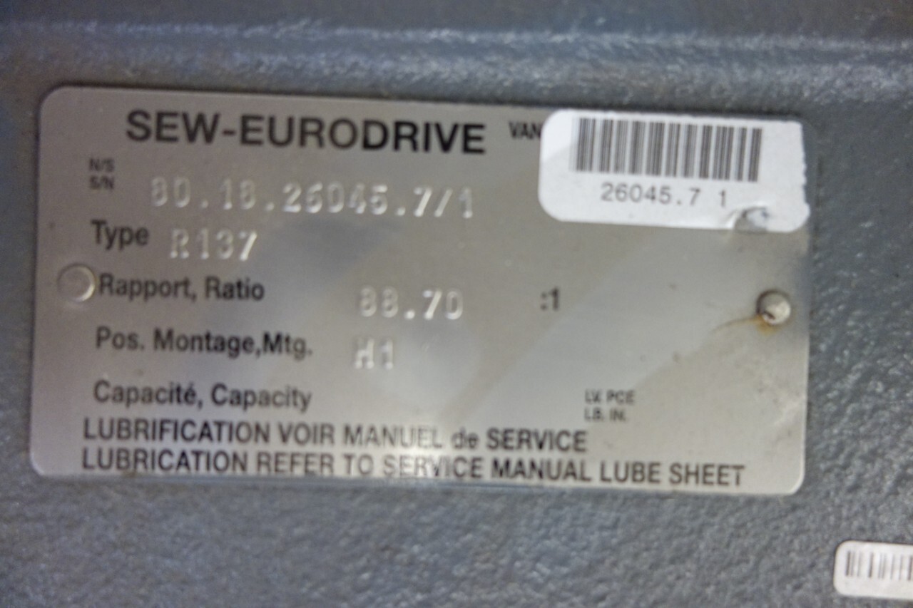 SEW EURODRIVE R137 AC GEARMOTOR