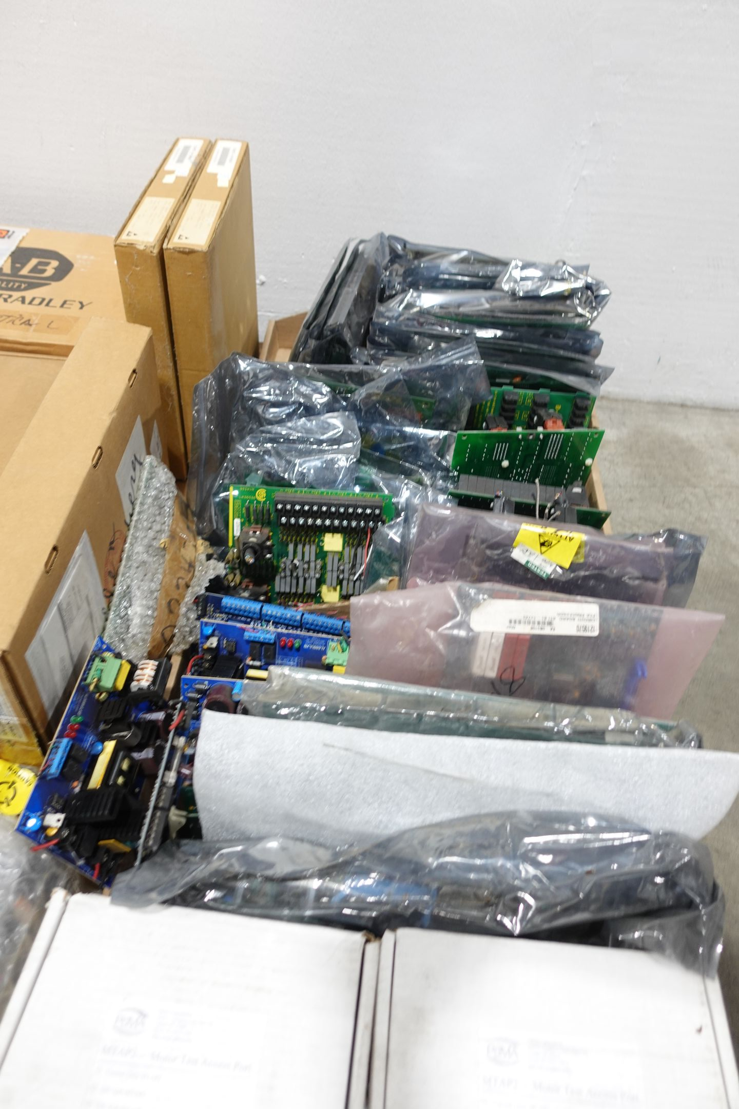 4 PALLETS OF ASSORTED PCB CIRCUIT BOARDS For Sale | Aucto