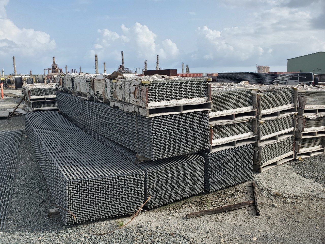 10 BUNDLES OF DURAGRID FIBRERGLASS GRATING 20FT X 3FT (3x 25 GRATING ...