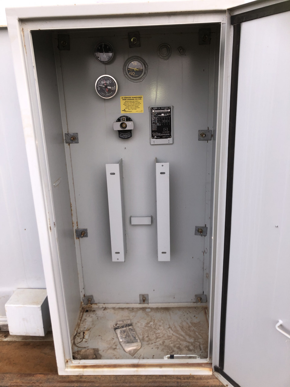 Cooper Power System 1500KVA 4160Y/2500V-AC Transformer