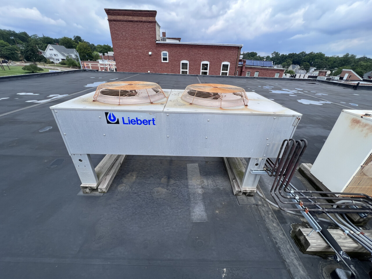 LIEBERT CDF165LA DATA CENTER AC CONDENSER & LIEBERT VH125AUDAEI DATA ...