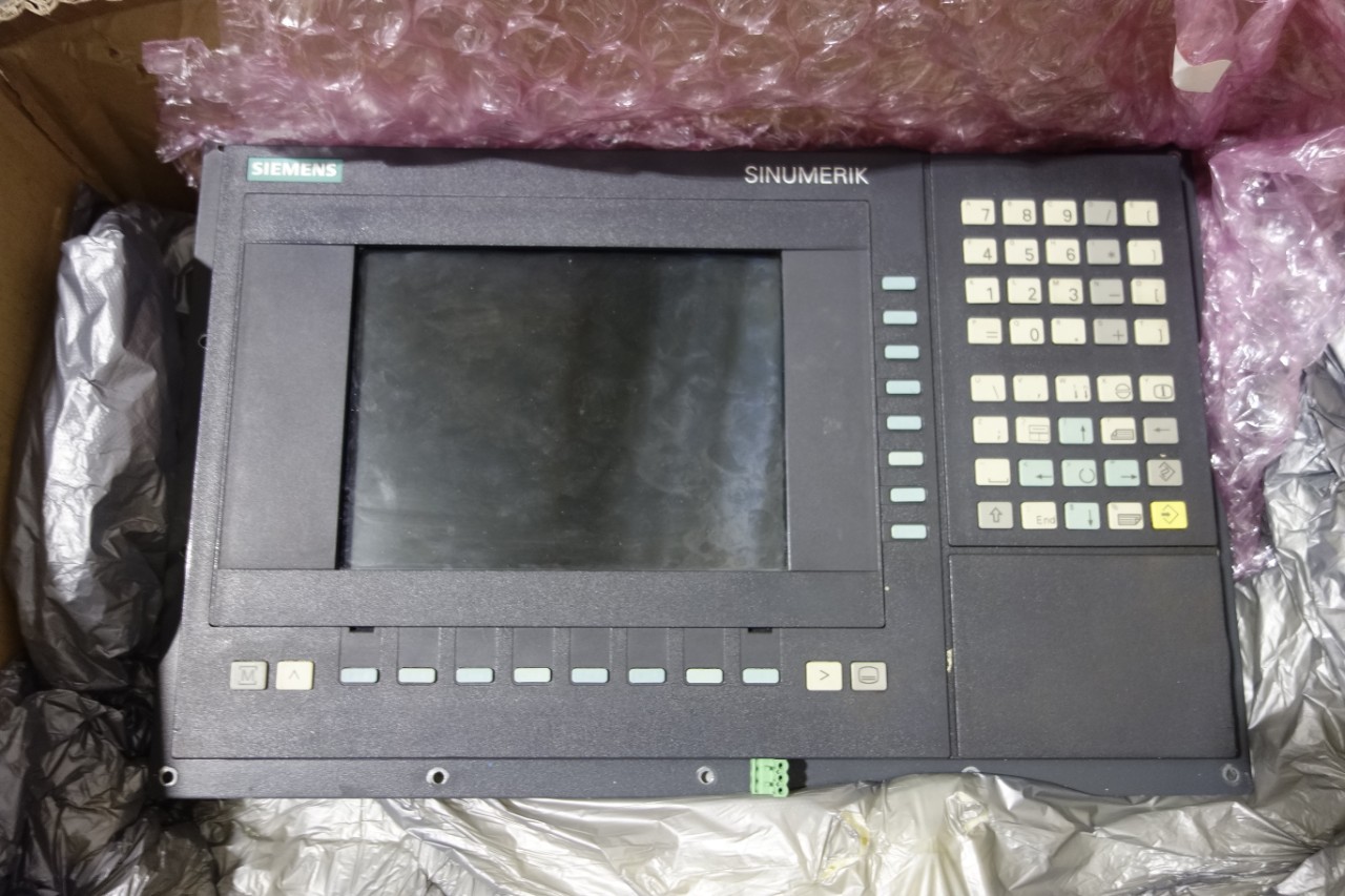 SKU 1075559 - LOT OF 2 ASSORTED SIEMENS OPERATOR INTERFACE PANELS