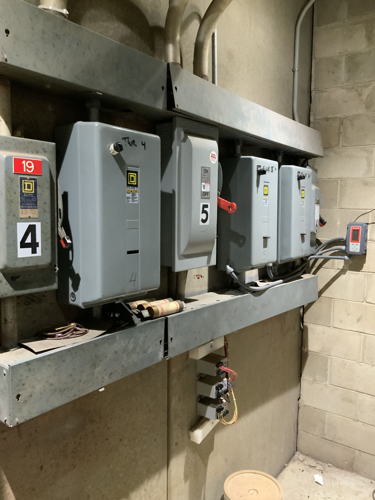 LOW VOLTAGE SWITCHGEAR, CONTENTS OF ELECTRICAL ROOM For Sale | Aucto
