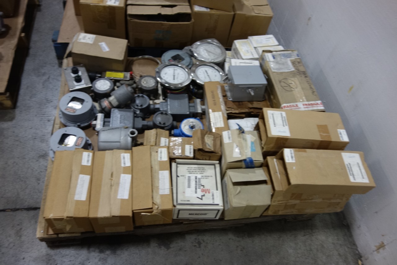 SKU 1067593 - 3 PALLETS OF ASSORTED SWITCHES