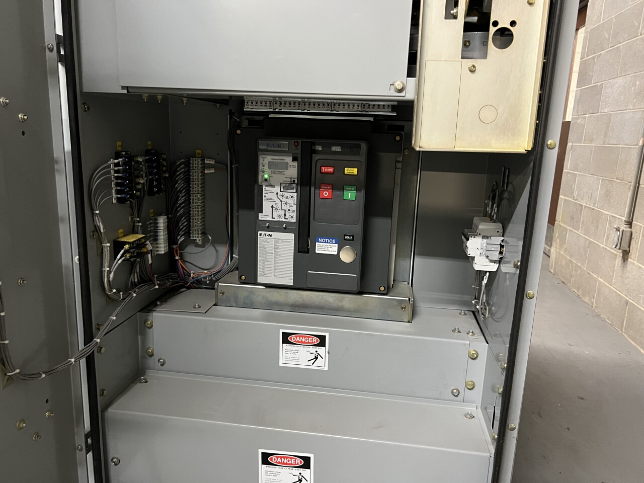 Eaton VCP vacuum breaker & switchgear For Sale | Aucto
