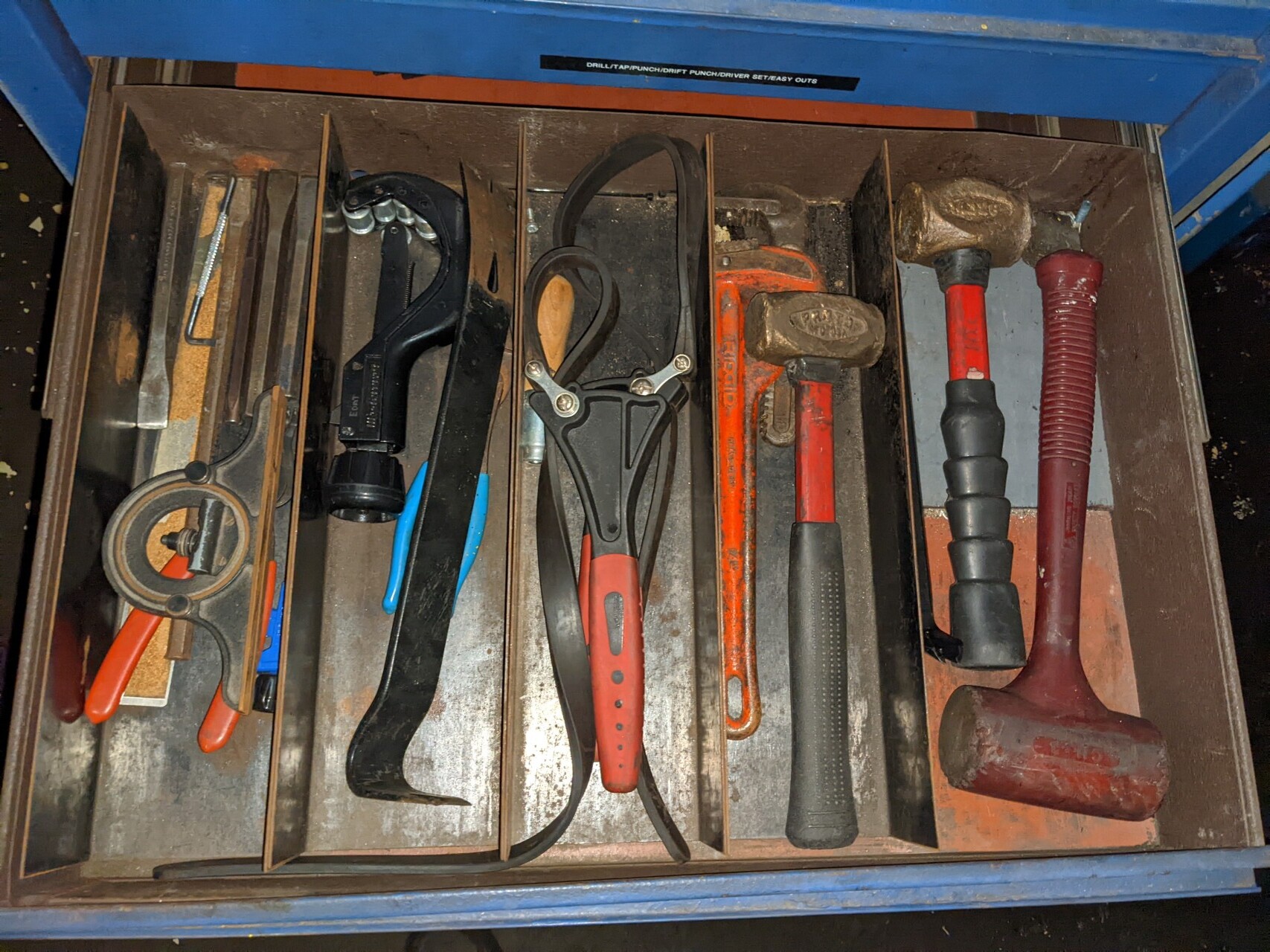 5 DRAWER ROLLING TOOL CABINET WITH CONTENTS, ASSORTED TOOLS, ALLEN KEYS ...