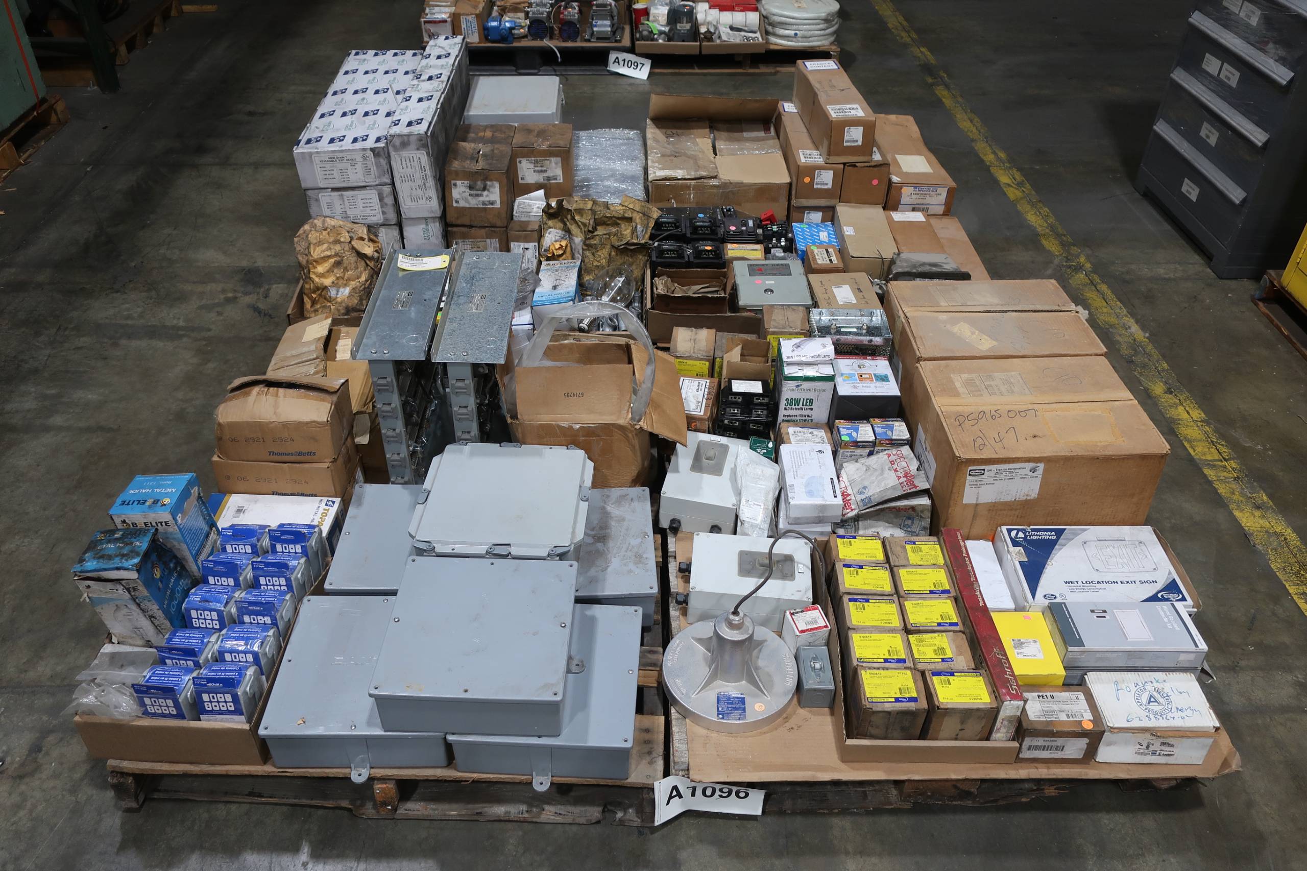 4 PALLETS OF ASSORTED ELECTRICAL AND CONTROLS For Sale | Aucto
