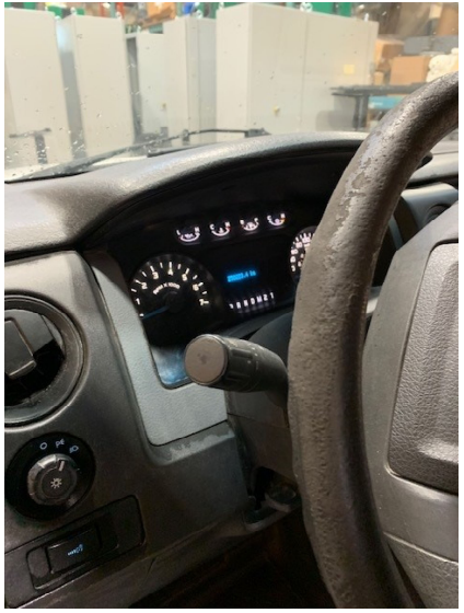 2014 FORD F150 XLT 4X2 REG. CAB SHORT BOX PICKUP TRUCK WITH TOPPER