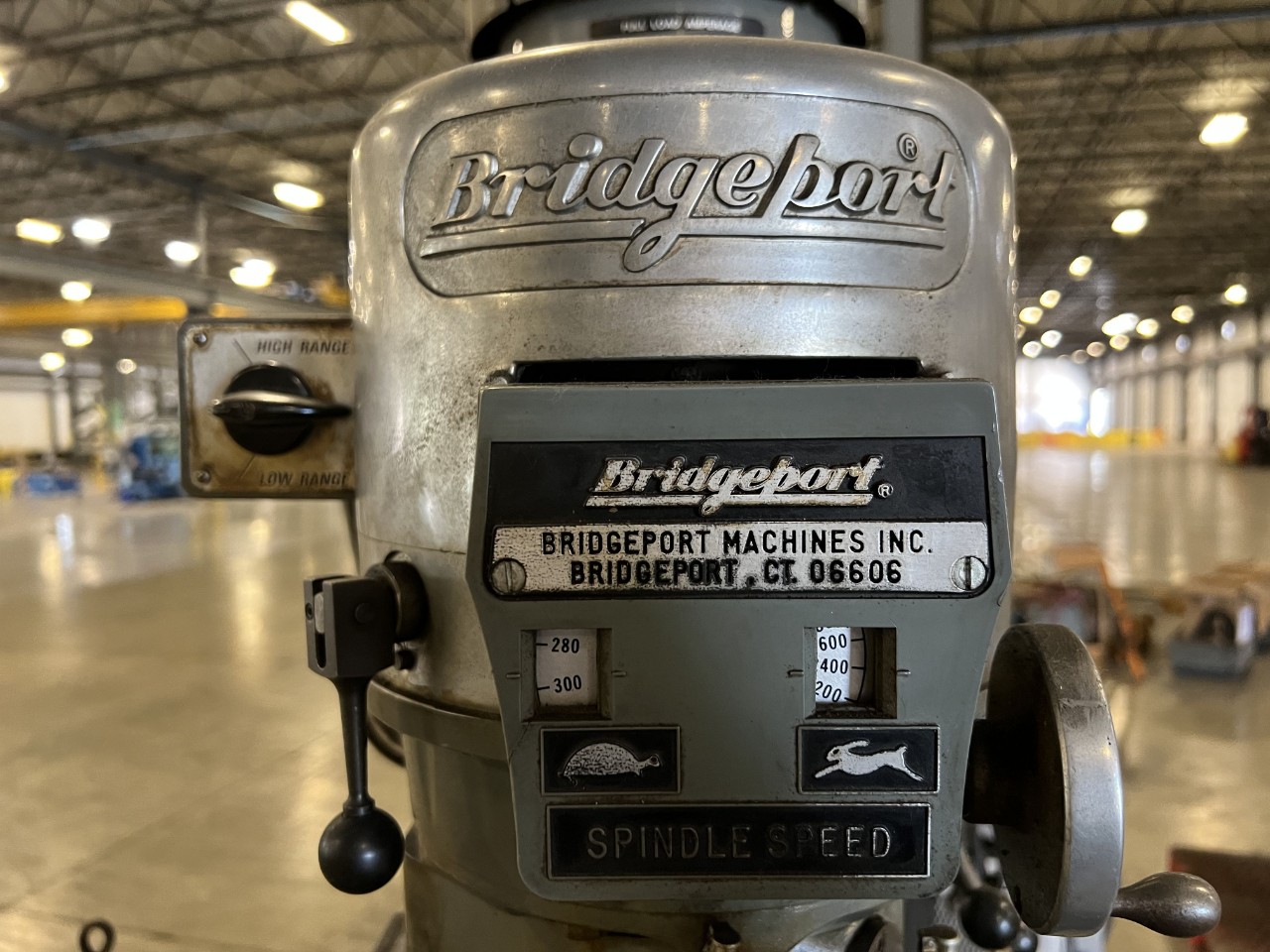 Bridgeport milling machine Model f537A For Sale | Aucto