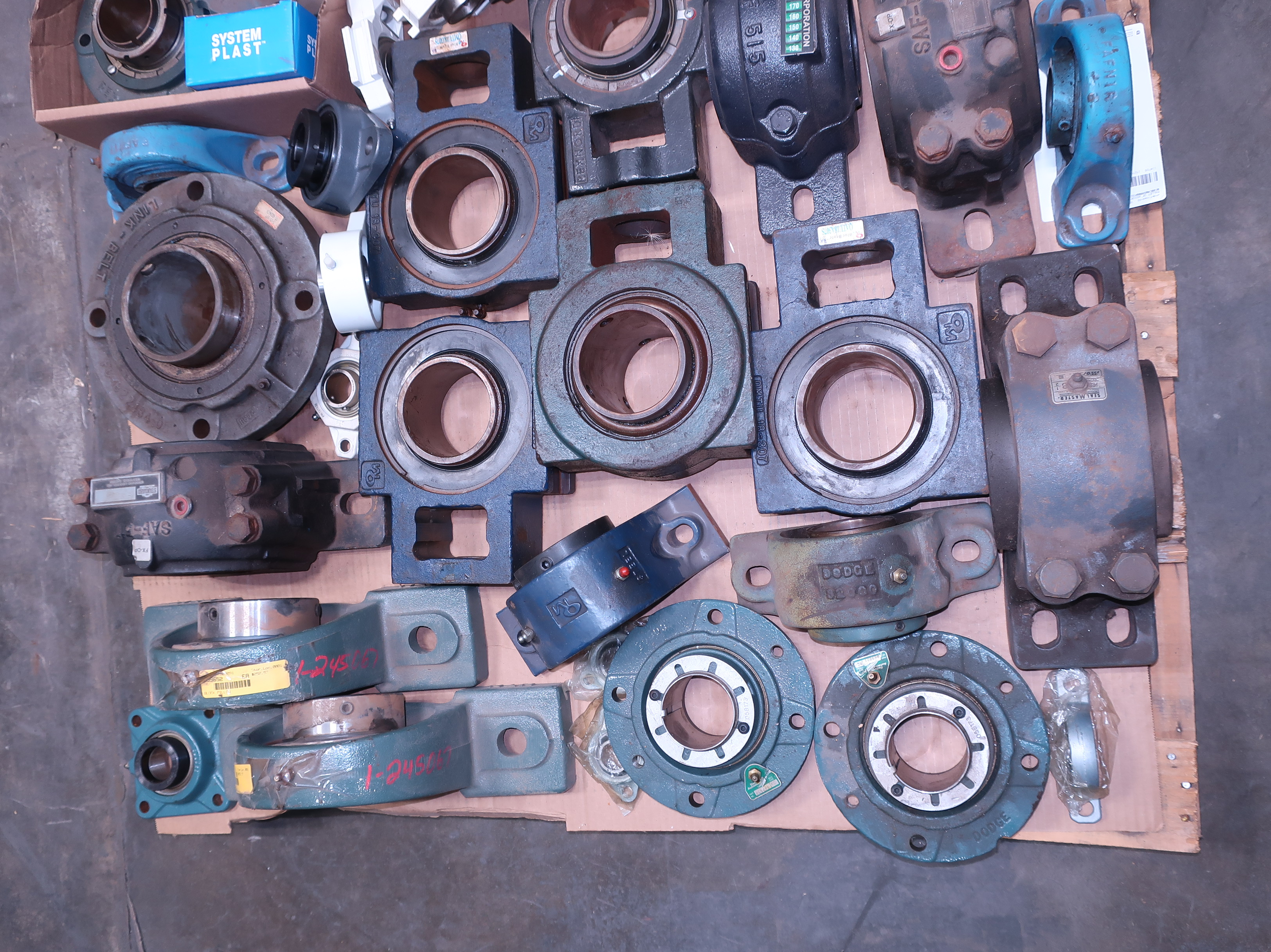 SKU 1727909 - PALLET OF ASSORTED MOUNTED BEARINGS For Sale | Aucto