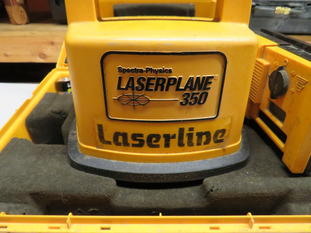 SPECTRA-PHYSICS LASER PLANE L-350 LASERLINE W/ LEVELEYE & TRIPOD For Sale | Aucto