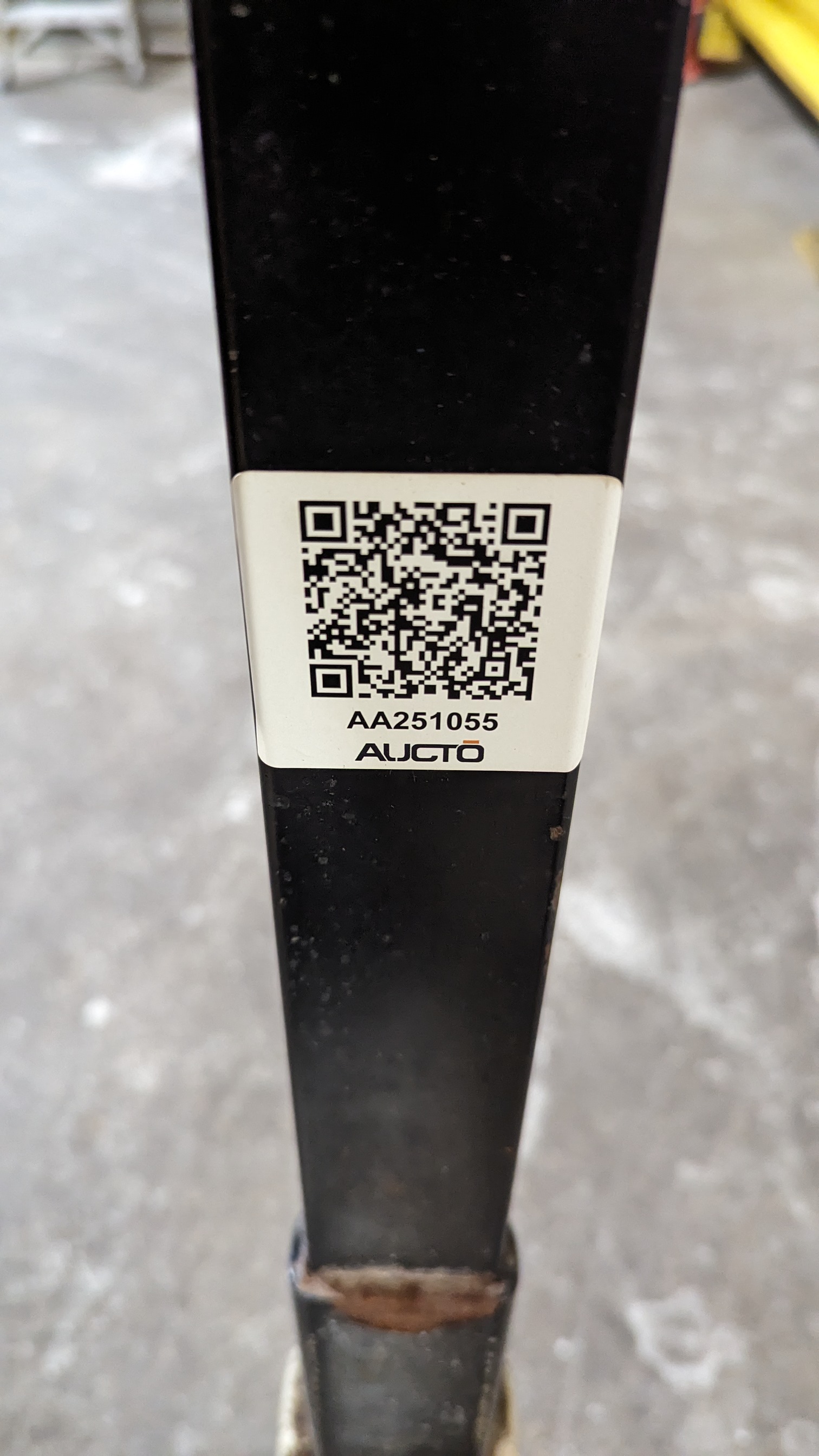 CROWN PTH50 5000 LB PALLET JACK