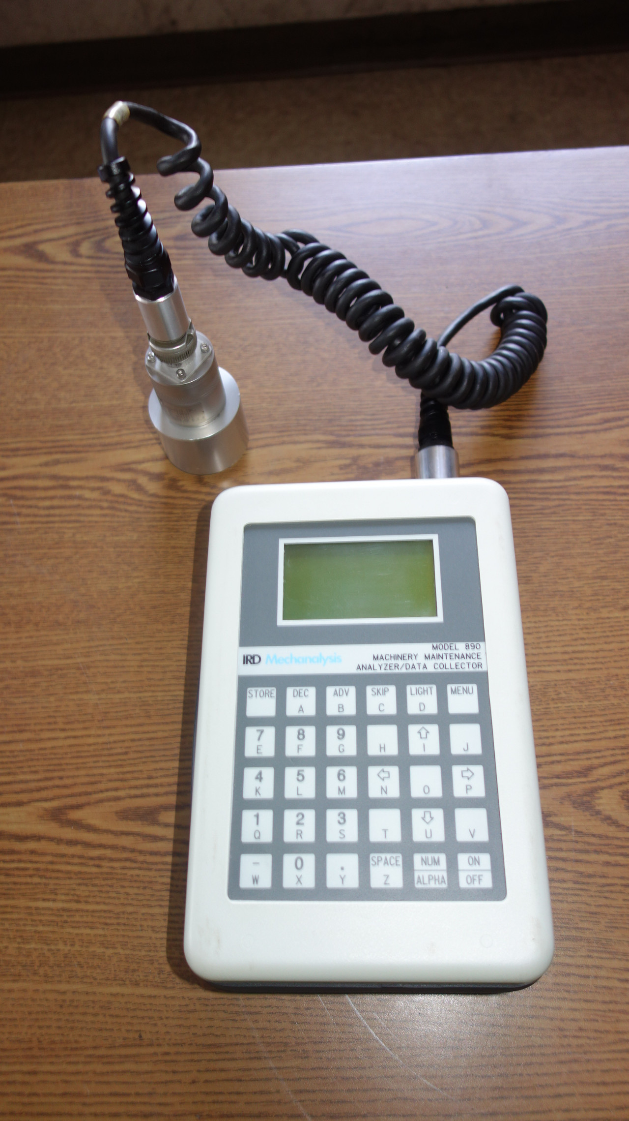 IRD 19697 VIBRATION ACCELEROMETER W/ 890 ANALYZER