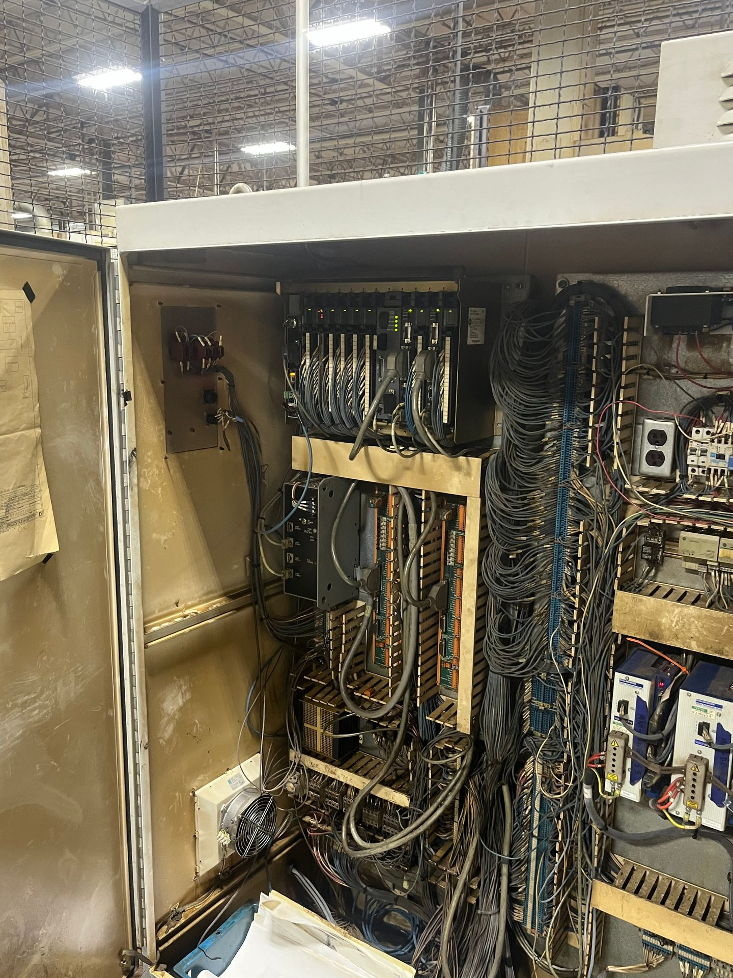 1995 Cincinnati Milacron Cincron Automated Pallet Cell w/32 Park Stands