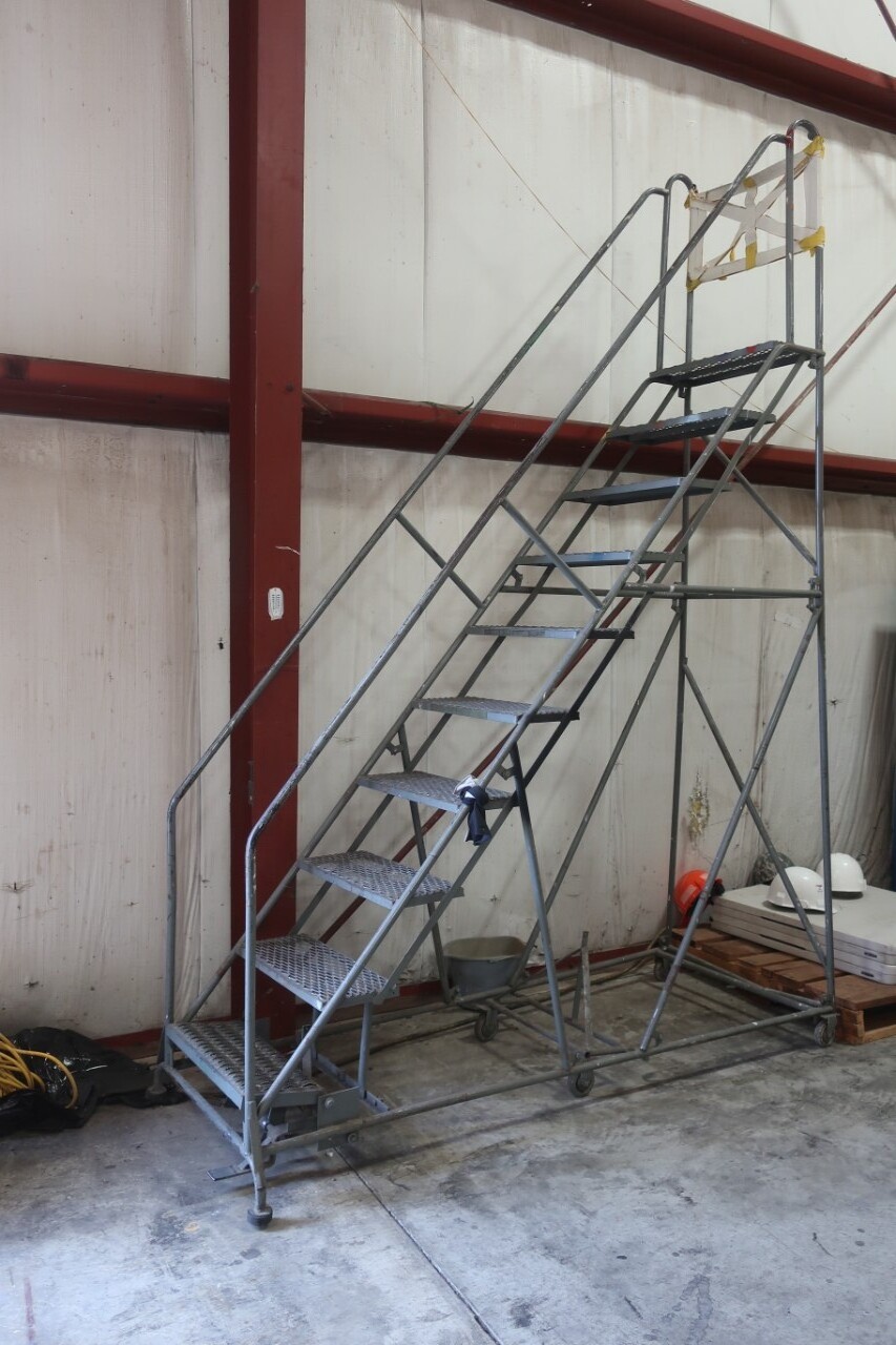 ROLLING WAREHOUSE LADDER