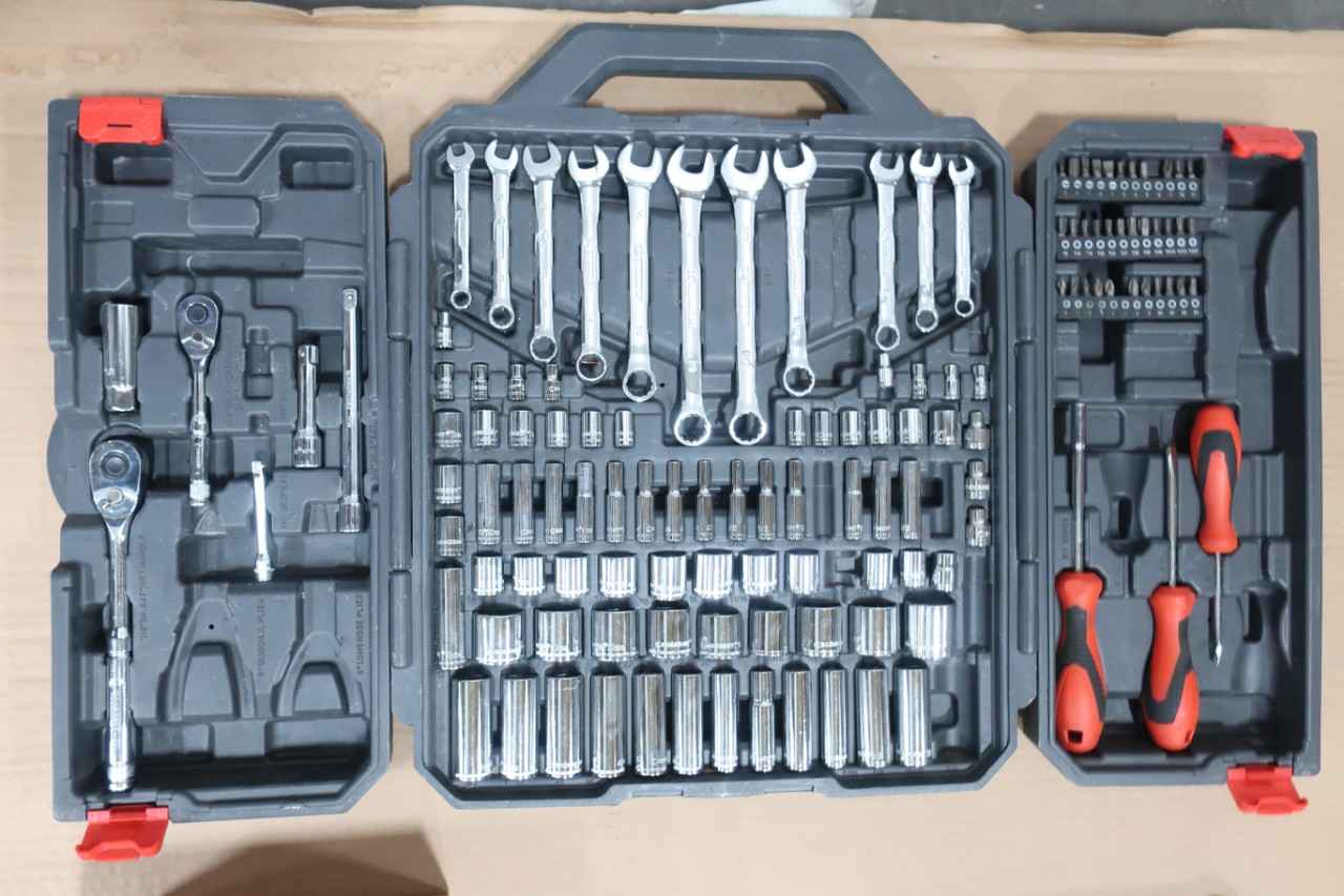 CRESANT SOCKET SET WITH ASSORTED SOCKETS,WRENCHS AND RACHETS For Sale | Aucto