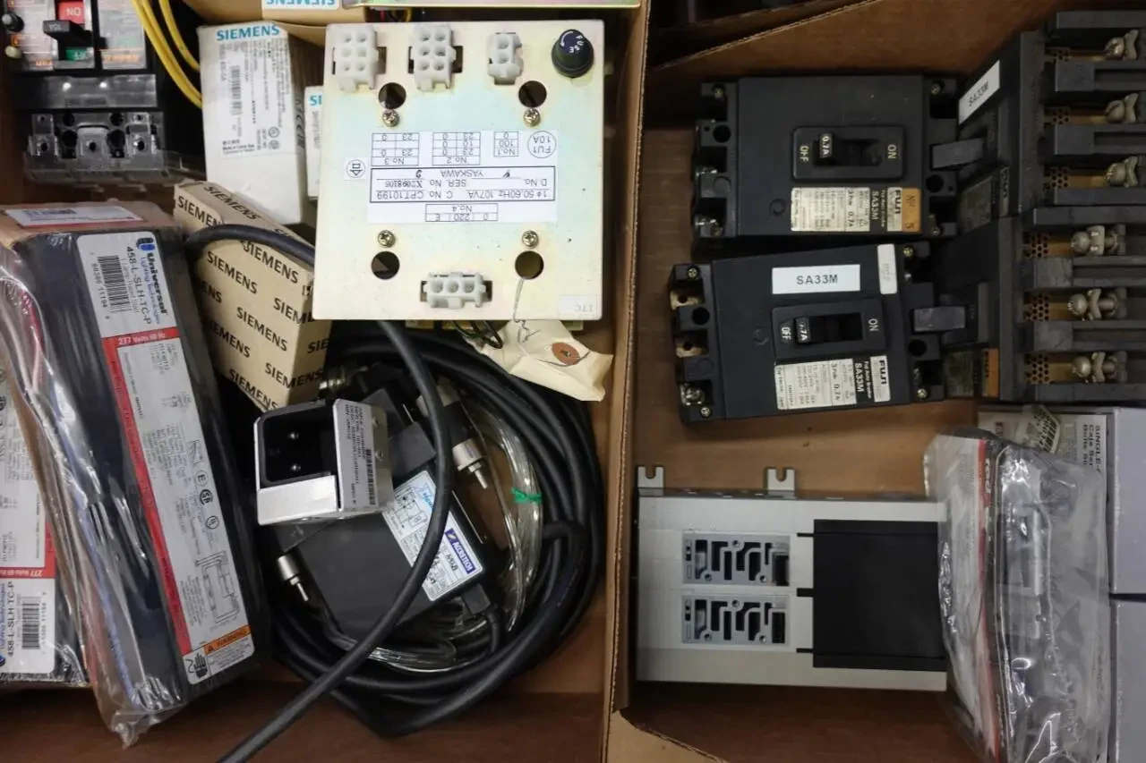 4 PALLETS OF ASSORTED ELECTRICAL For Sale | Aucto