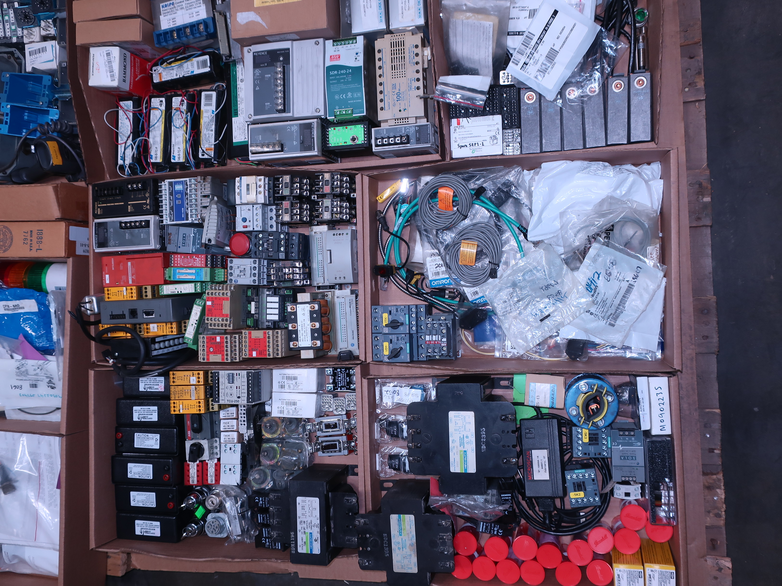 SKU 1729292 - 2 PALLETS OF ASSORTED ELECTRICAL COMPONENTS For Sale | Aucto