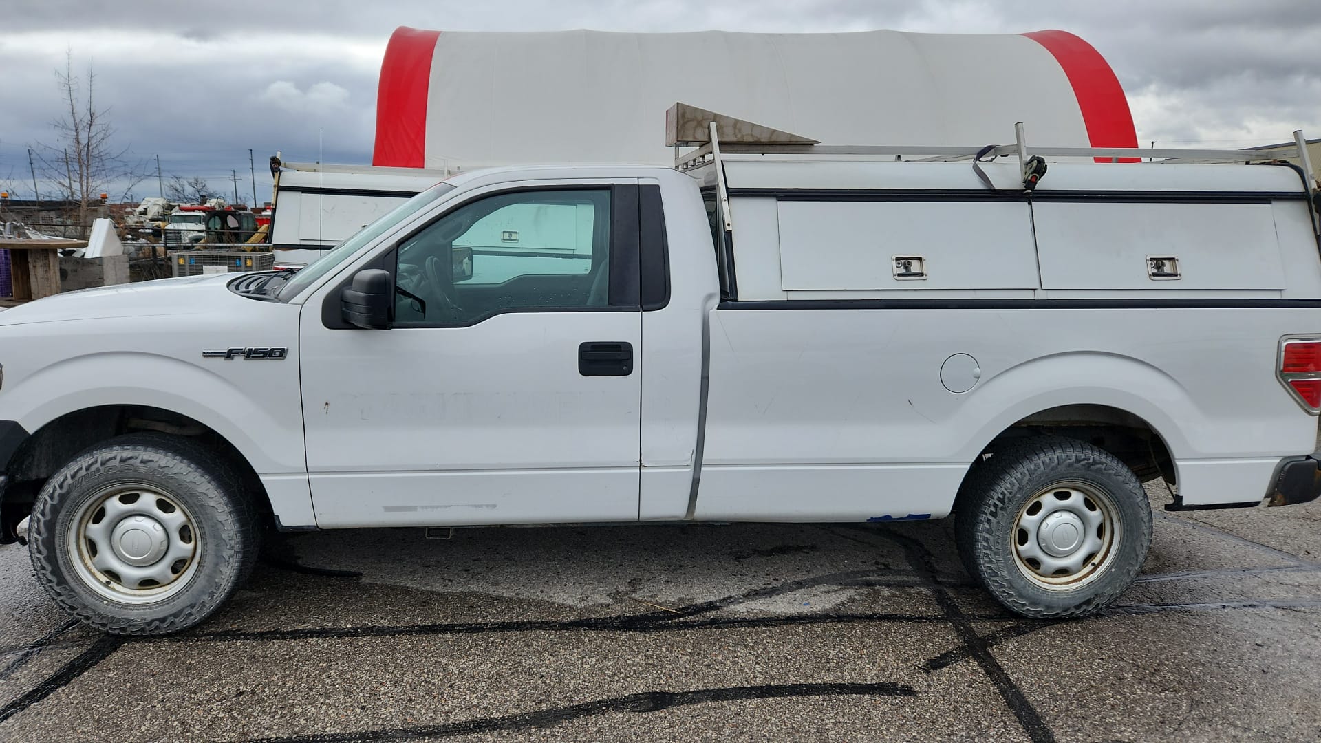 2014 FORD F150 4X2 XLT REG. CAB PICKUP TRUCK WITH TOPPER